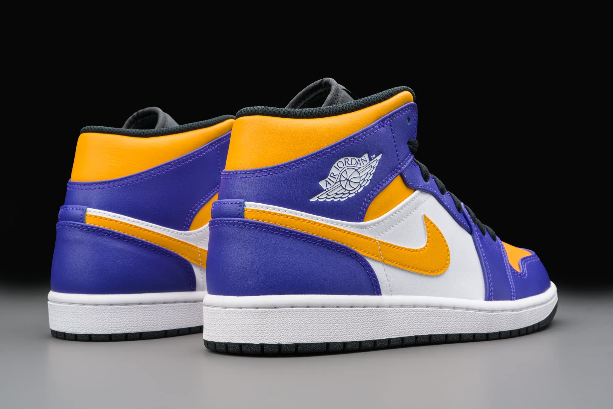 Jordan Men's Air Jordan 1 Mid, Dark Concord/Taxi-white-black, 10