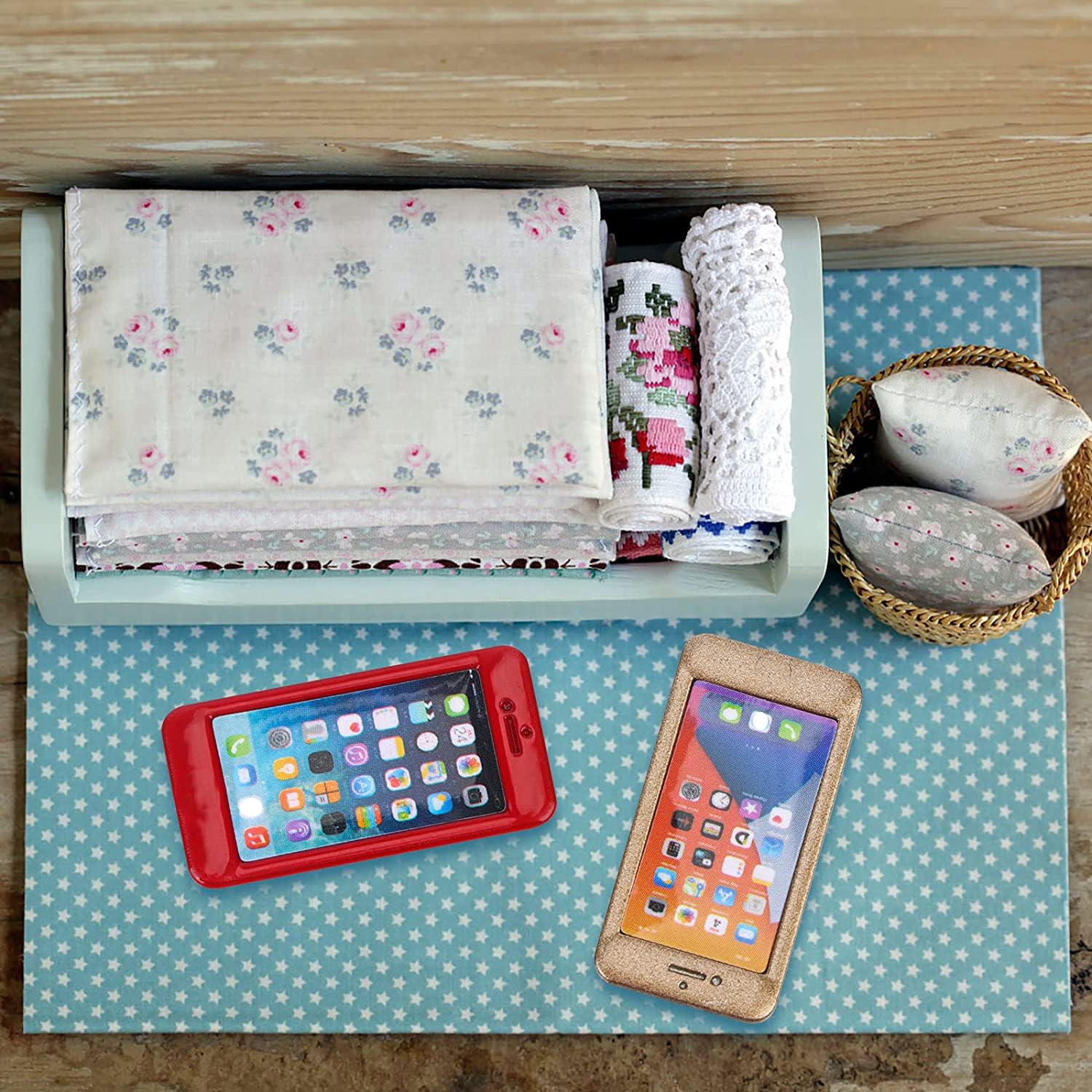 TBoxBo 7 Pack 1/12 Scale Dollhouse Cell Phone Simulator Accessories Mini Telephones Dollhouse Accessories Scene Simulation Miniatures Playset