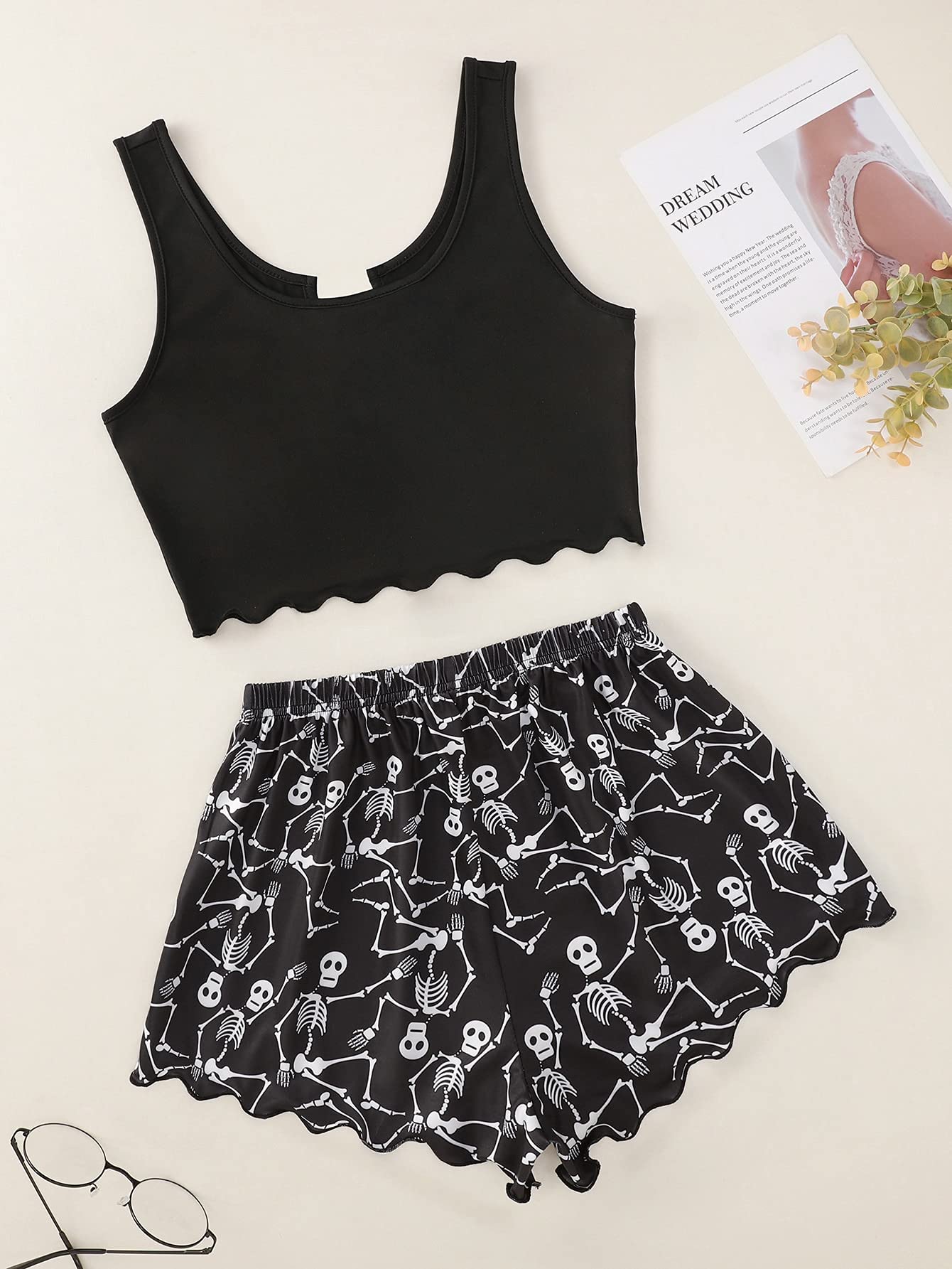 WDIRARA Women's Sleepwear Cartoon Skull Print Pajama Set Cami and Shorts Black Scallop S