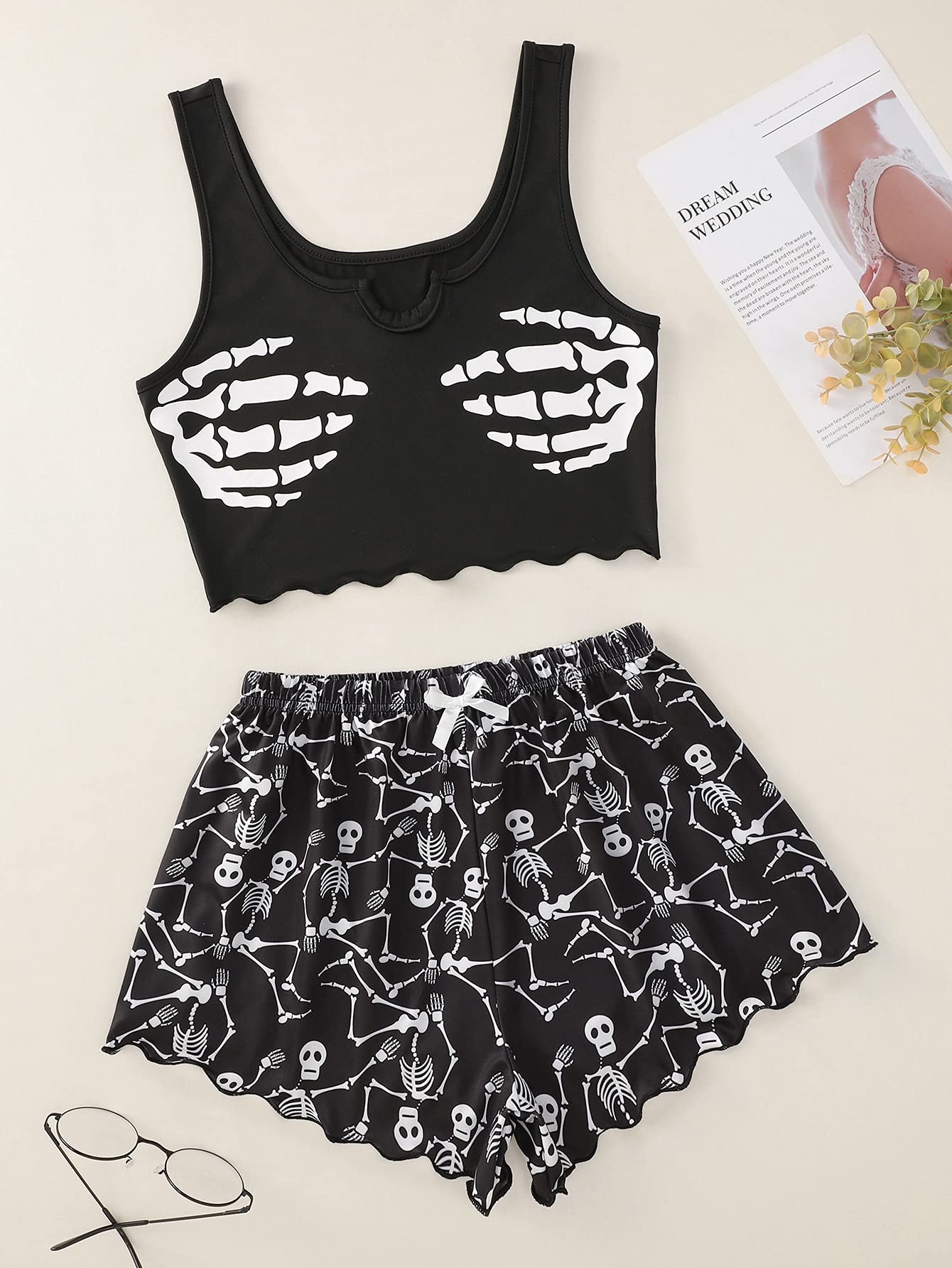 WDIRARA Women's Sleepwear Cartoon Skull Print Pajama Set Cami and Shorts Black Scallop S