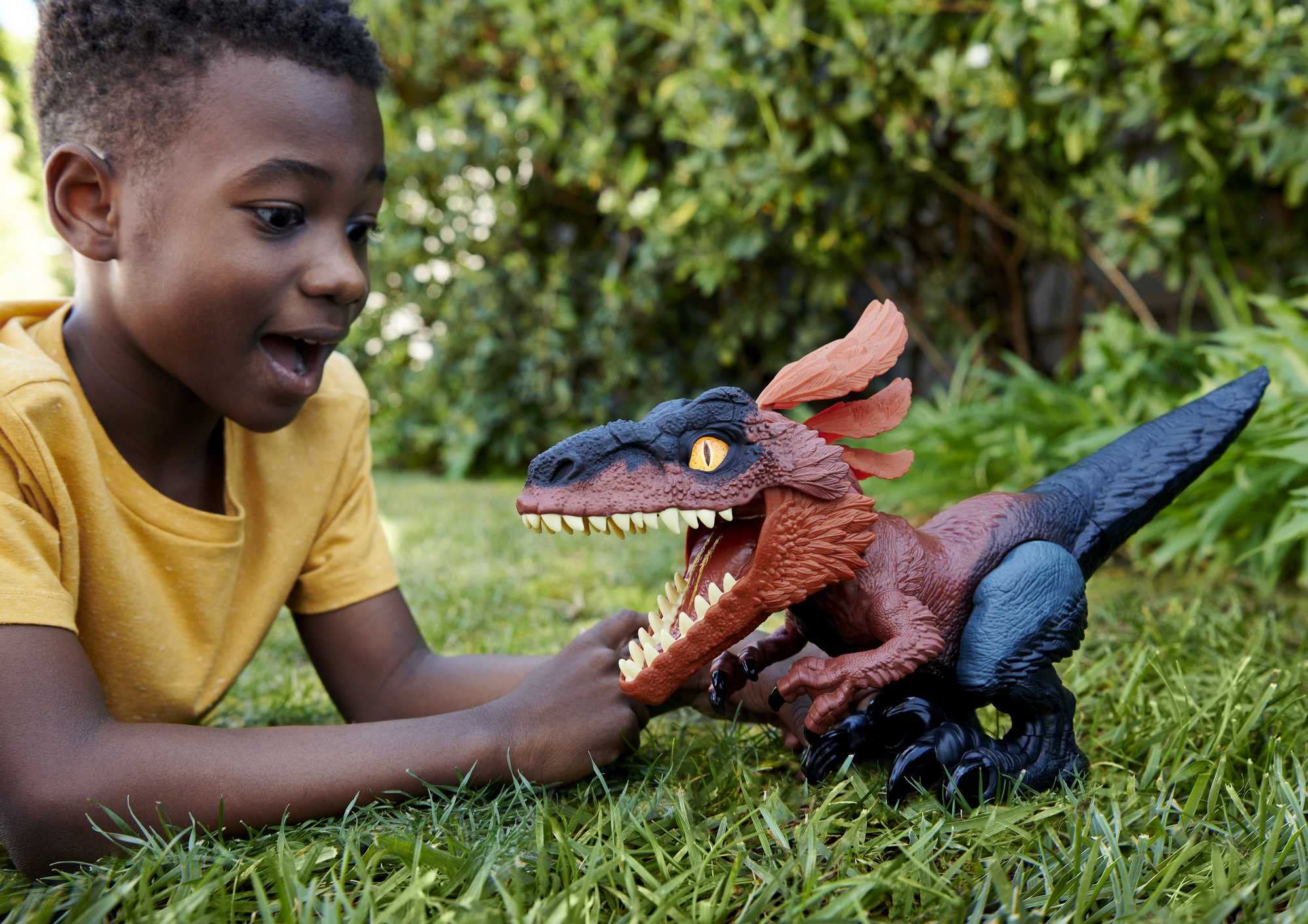 Mattel Jurassic World Dominion Uncaged Interactive Dinosaur Toy, Ultimate Pyroraptor Action Figure with Lights & Motion, 3 Play Modes