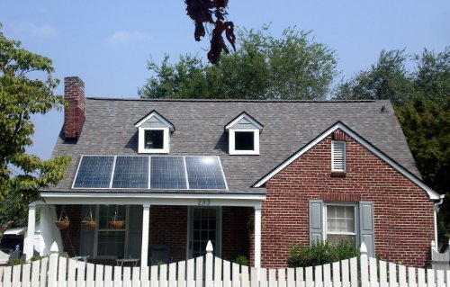 1.5KW PluggedSolar with 1500Watt Crystalline Solar Panels and Micro Grid Tie Inverter, Plug into Wall, 120V or 240V AC Outlet, Utility Approved