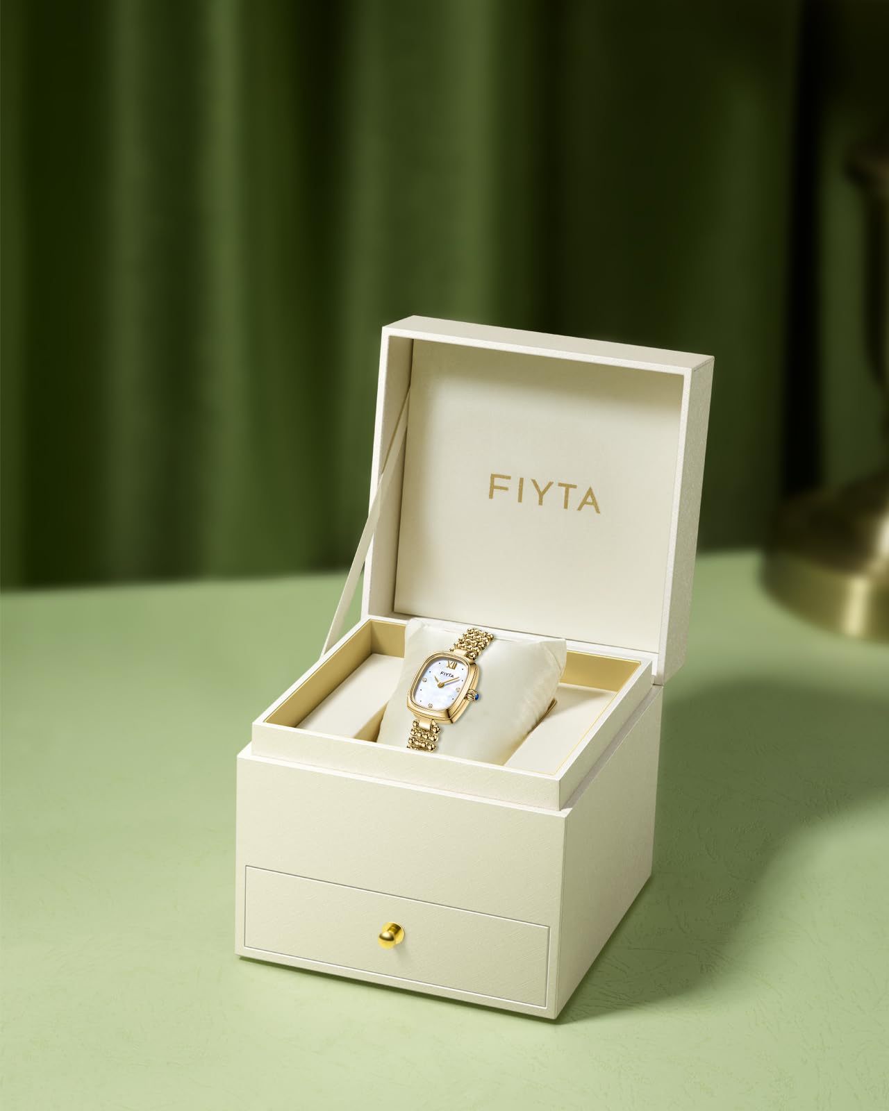 FIYTA Small Gold Watch Series Women's Watch, Rectangular Case, Adjustable Stainless Steel Bracelet, Wrapped by Stylish Gift Box, Elegant Present Watch for Women