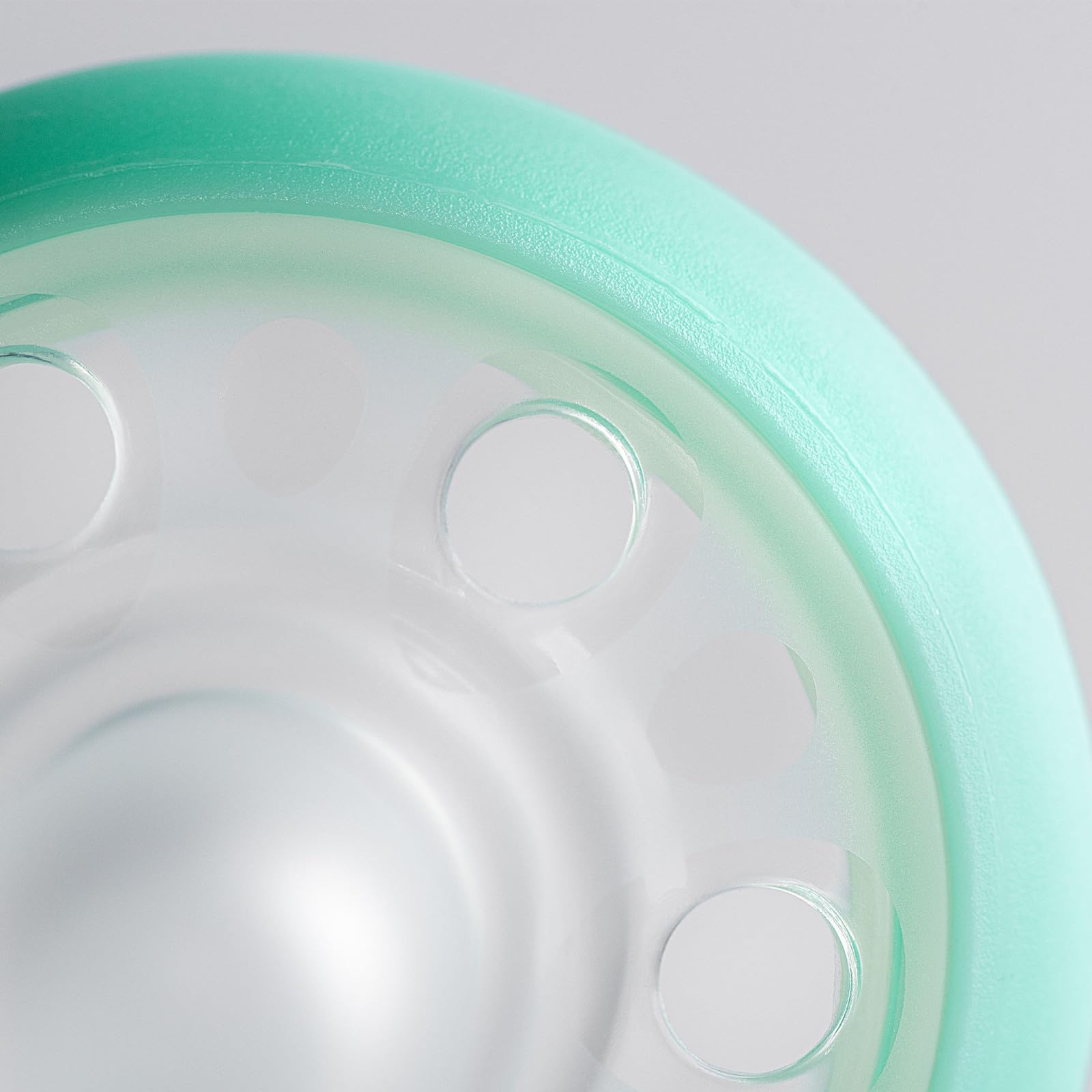 Tommee Tippee Breast-Like Pacifier Night, Glow in The Dark, Skin-Like Texture, Symmetrical Design, BPA-Free, 6-18m, 4-Count