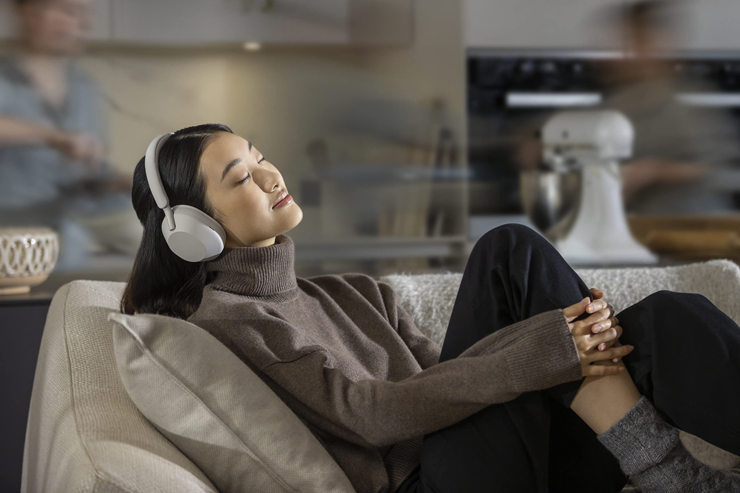 Sony WH-1000XM5S Noise Canceling Wireless Headphones - 30hr Battery Life - Over-Ear Style - Optimized for Alexa and Google Assistant - Built-in mic for Calls - Silver/Gold International Version