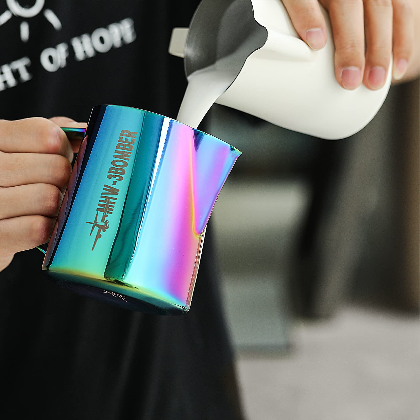 MHW-3BOMBER Milk Frothing Pitcher 16.9oz/500ml Latte Art Pitcher Stainless Steel Espresso Steaming Pitcher Colorful Barista Milk Jug P5911C