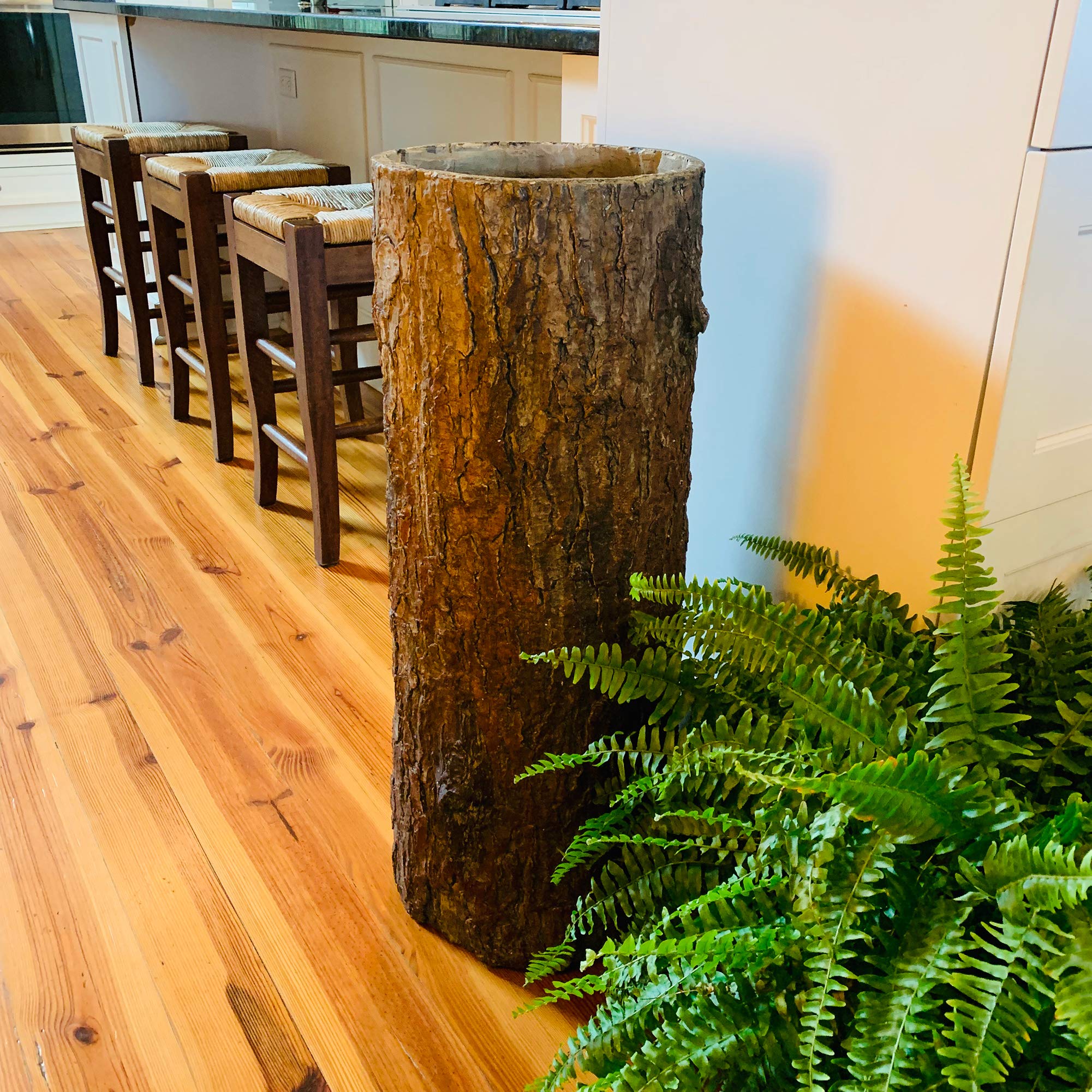 Country Corner đł Woodland Country Rustic Tree Stump Garbage Bin. Unique Realistic Log Trash Can.