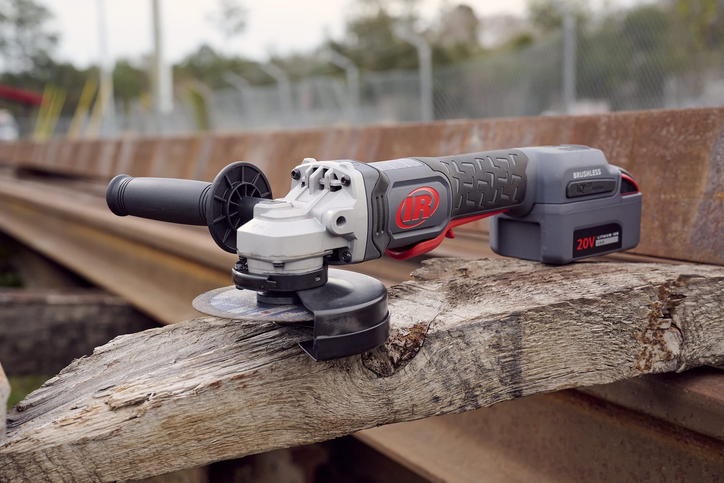 Ingersoll Rand G5351-K22-20V Cordless Angle Grinder and Cut-off Tool, 2 Battery Kit, 8000 RPM, 1HP, 4.5" Wheel