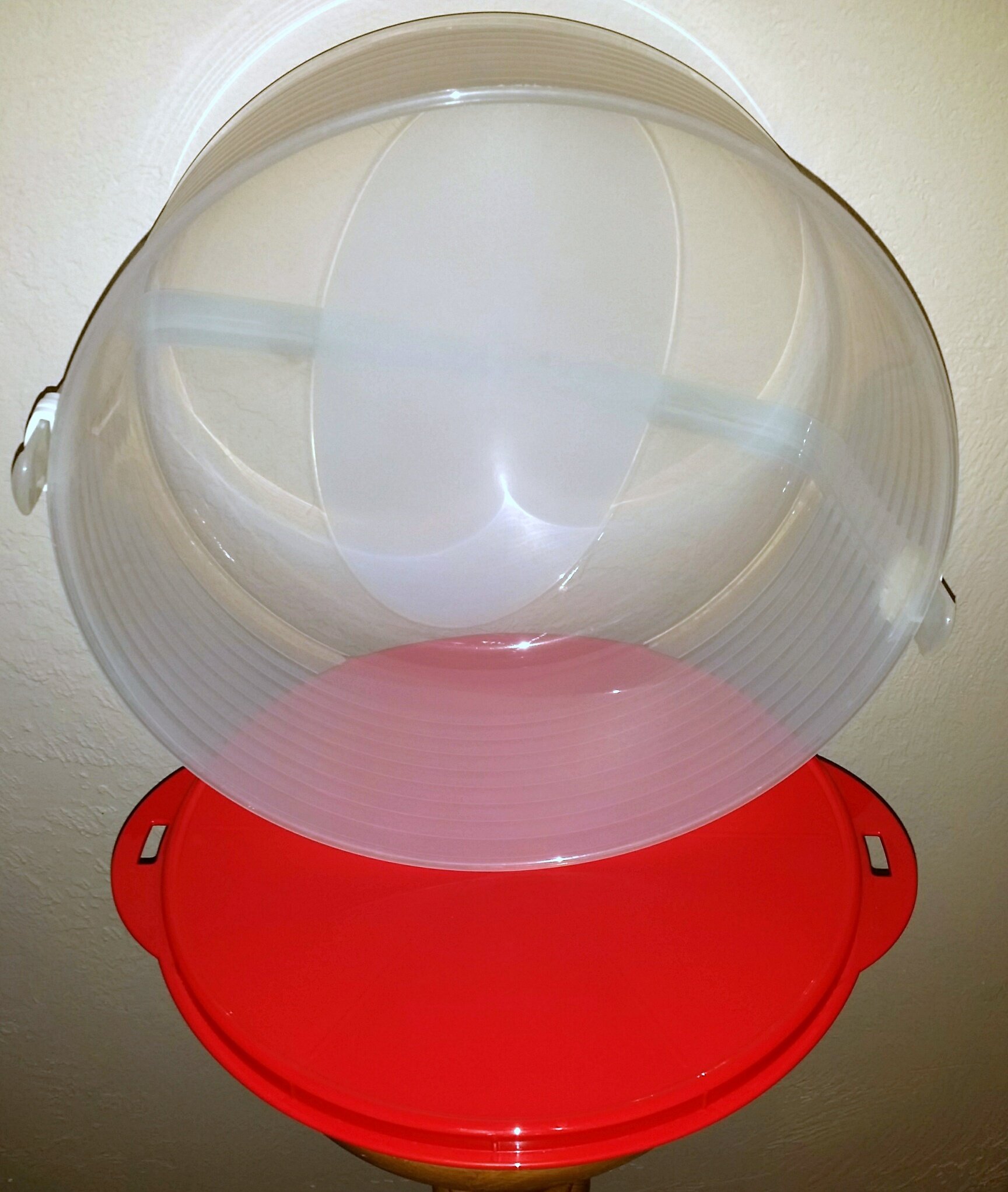 Tupperware Round Cake Taker