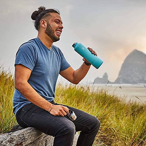 Hydro Flask Water Bottle 621 ml (21 oz), Stainless Steel & Vacuum Insulated, Standard Mouth with Leak Proof Stainless Steel Cap, Pacific