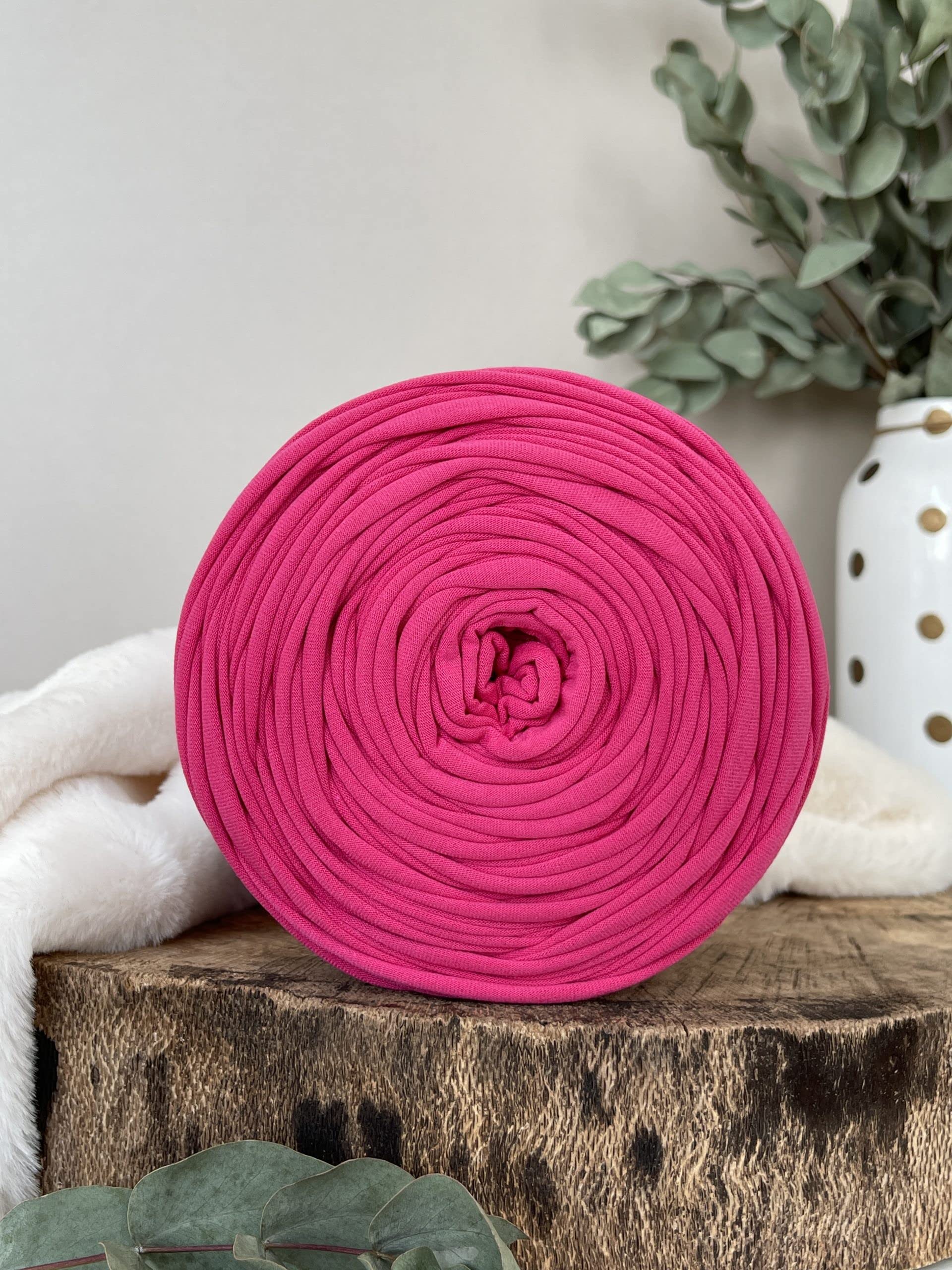 AMORINO FIOS t Shirt Yarn Premium - Crochet & Knitting, Easy Crocheting for Beginners, Thick 3,6cm, Tshirt Yarn for Crafts, Polyester Yarn, knotless, Macrame t-Shirt Yarn (Pink).