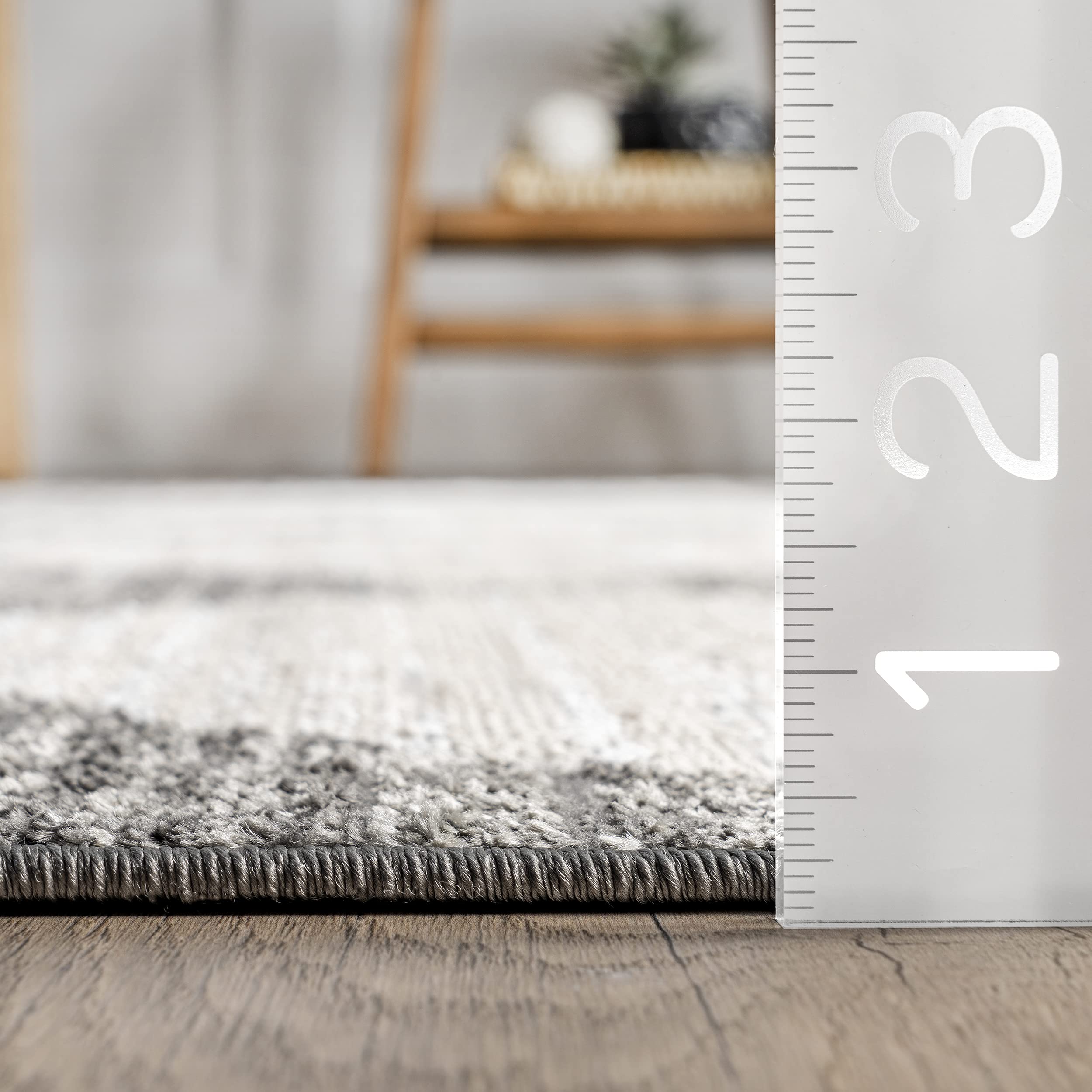 nuLOOM Gianna Contemporary Geometric Checker Tile Area Rug, 4x6, Grey