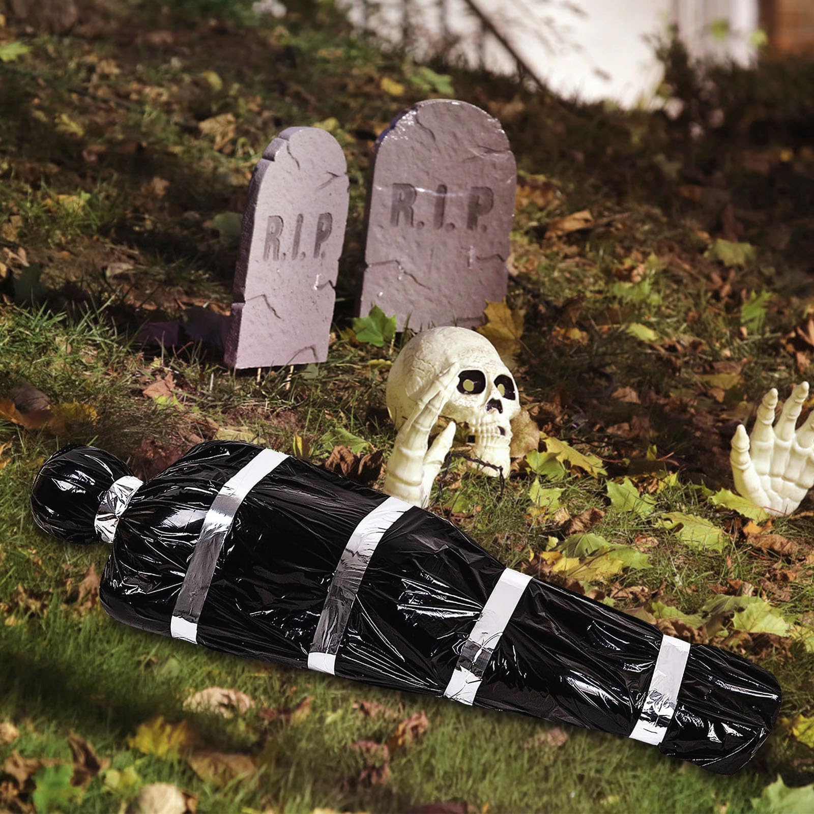 Niaoyun Halloween Decorations Dead Victim Props, Hanging Corpse Dead Victim Props Halloween Decorations, Scary Fake Corpse in Bag Hallowmas Outdoor Prop Creepy Haunted House Decor