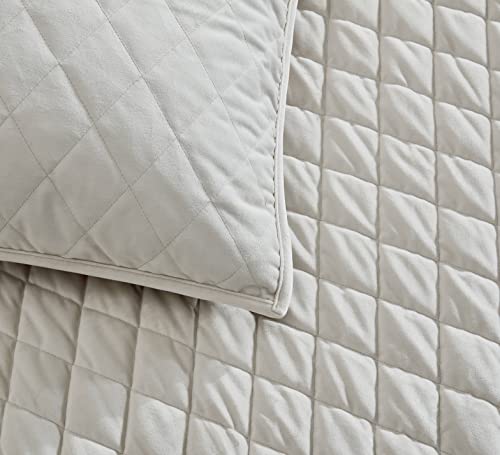 Vera Wang - King Quilt Set, Luxurious Velvet Bedding with Matching Shams, Lightweight Home Decor (Diamond Velvet Natural Ivory, King)