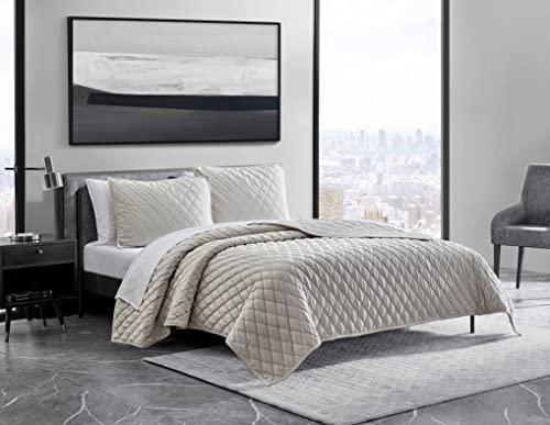 Vera Wang - King Quilt Set, Luxurious Velvet Bedding with Matching Shams, Lightweight Home Decor (Diamond Velvet Natural Ivory, King)