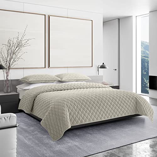 Vera Wang - King Quilt Set, Luxurious Velvet Bedding with Matching Shams, Lightweight Home Decor (Diamond Velvet Natural Ivory, King)