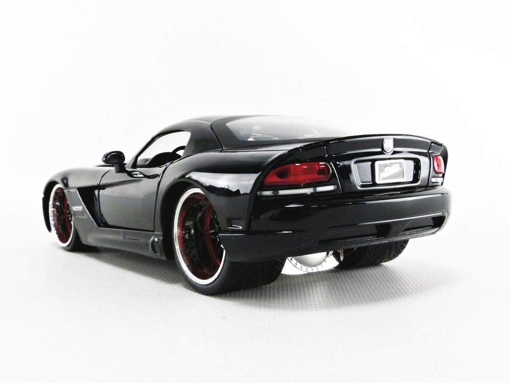 Fast & Furious 1:24 Letty's Dodge Viper SRT10 Die-Cast Car, Toys for Kids and Adults