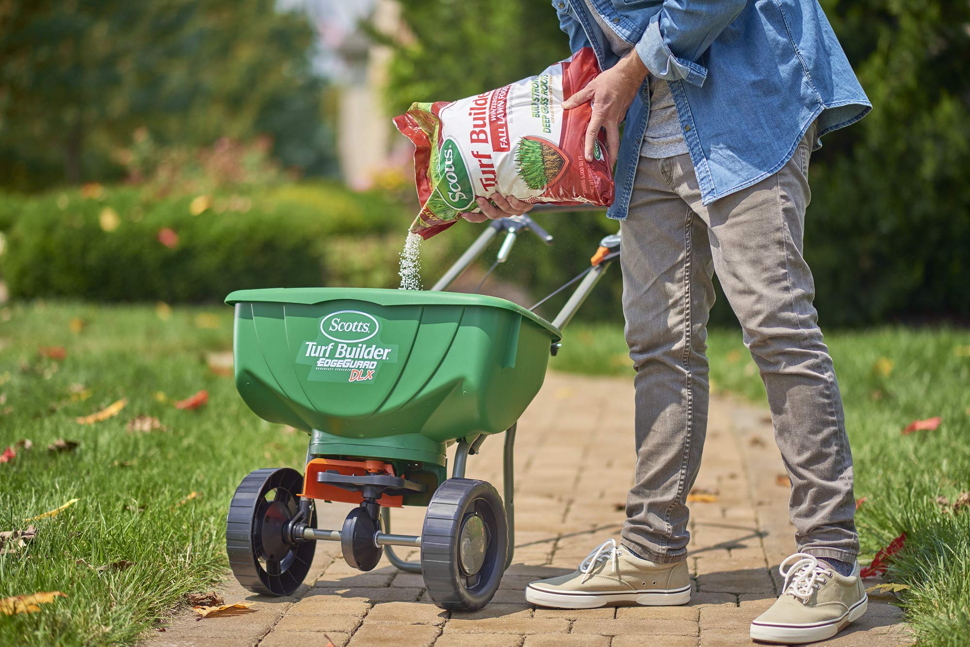 Scotts Turf Builder WinterGuard Fall Lawn Food, 12.5 lb. - Fall Lawn Fertilizer Builds Strong, Deep Grass Roots for a Better Lawn Next Spring - Covers 5,000 sq. ft.