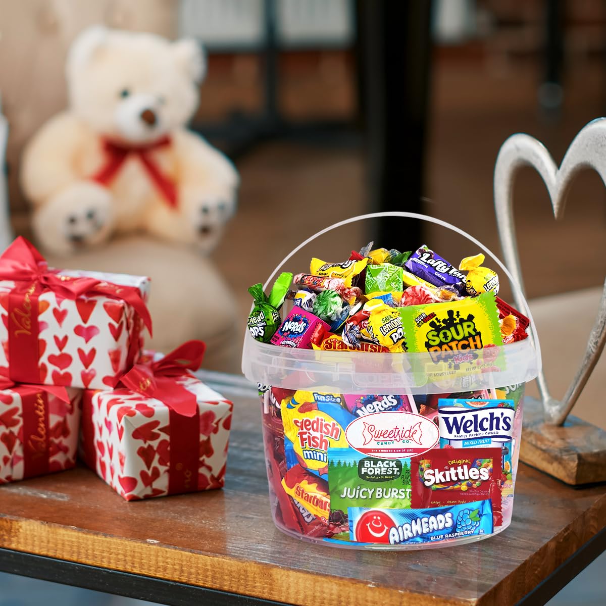 Bulk Candy Variety Pack - 2 Pound Care Package Assorted Basket, Snack Food Gift, Office Assortment Gift for Birthday Party, Kids, College Students & Adults (Pack of 1))