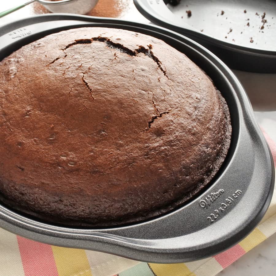 Wilton Advance Select 9 Inch Round Cake Pan; Made without PFAS, Extended Handles, Anti-Warping, Non-Stick Baking Pan With DuraLast™ Silicone-Infused Coating (Steel)