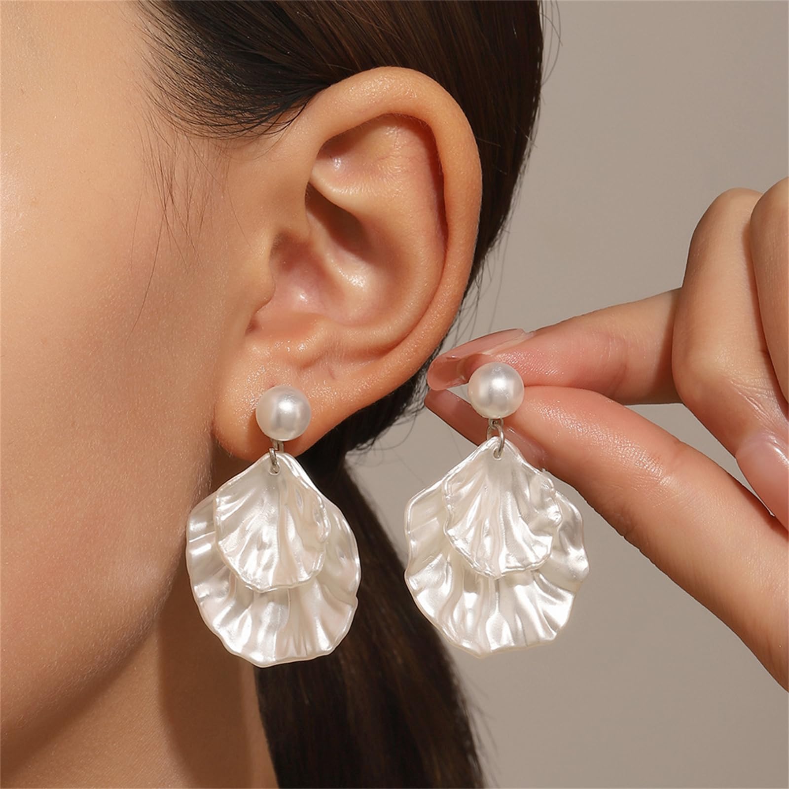 Seashell Pearl Stud Earrings for Women Ocean Sea Theme Sweet Double Layer Acrylic Shell Lightweight Dangle Drop Earrings for Summer Beach Holiday Halloween Party Jewelry Accessories (Shell white)
