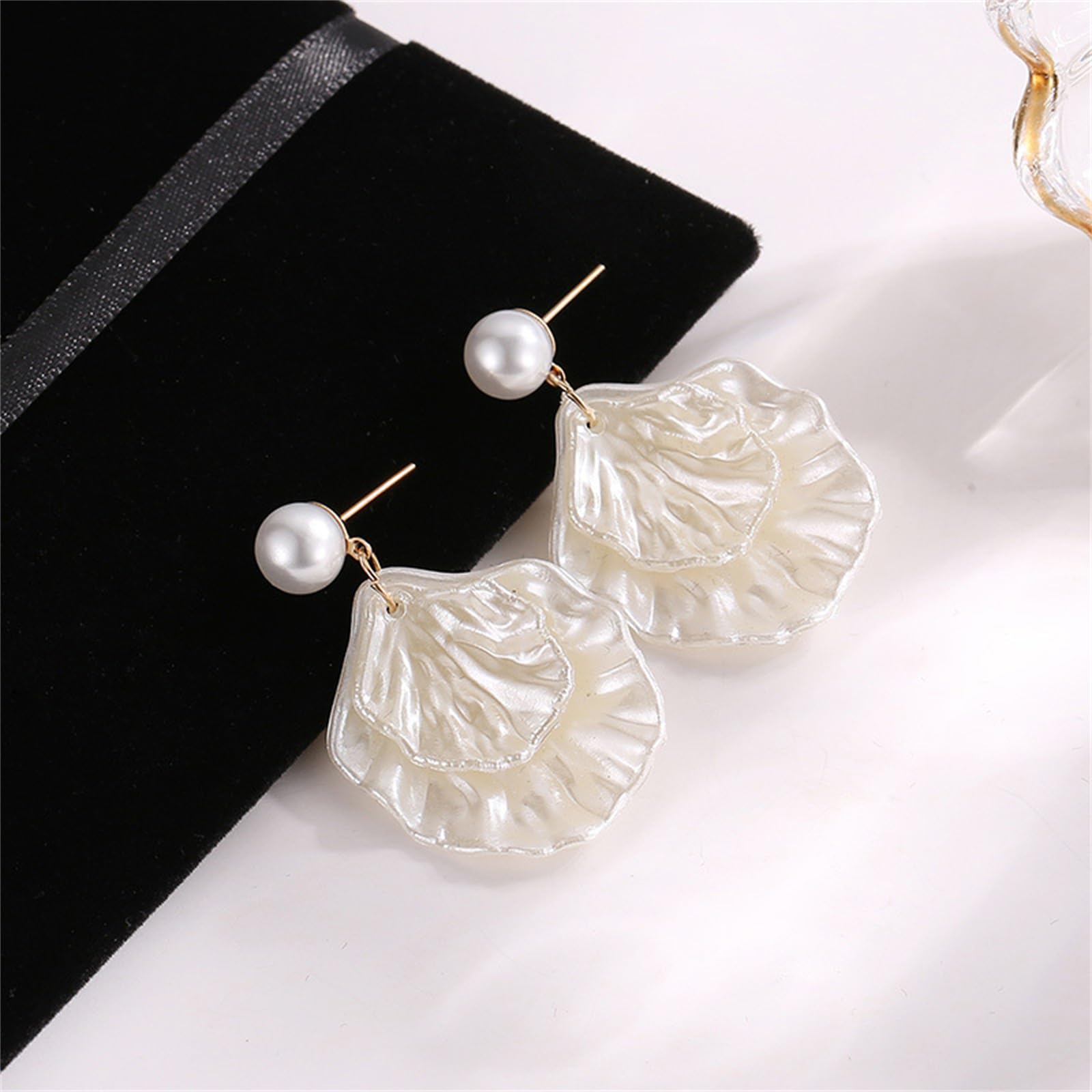 Seashell Pearl Stud Earrings for Women Ocean Sea Theme Sweet Double Layer Acrylic Shell Lightweight Dangle Drop Earrings for Summer Beach Holiday Halloween Party Jewelry Accessories (Shell white)