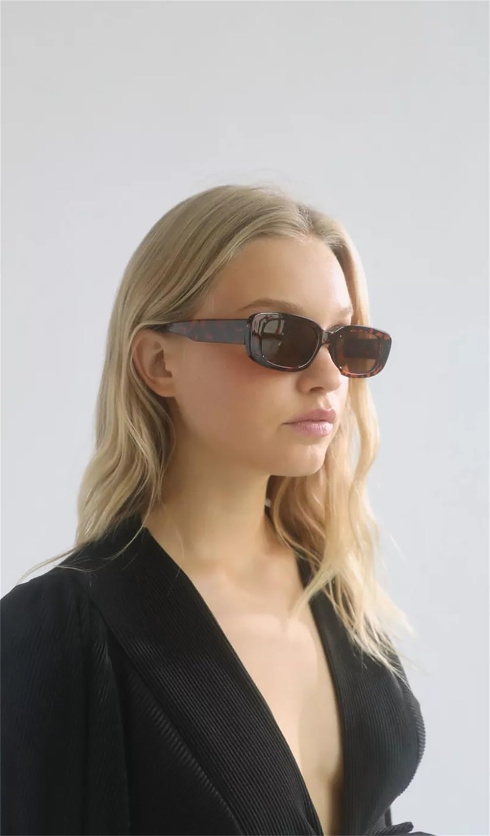 ADE WU Rectangle Sunglasses for Women Men Retro 90s Sunglasses Womens Trendy Rectangular Sun Glasses Y2K Unisex Stylish 2025