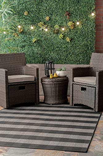 nuLOOM Haylie Chevron Striped Indoor/Outdoor Area Rug, 5' 3" x 7' 6", Black
