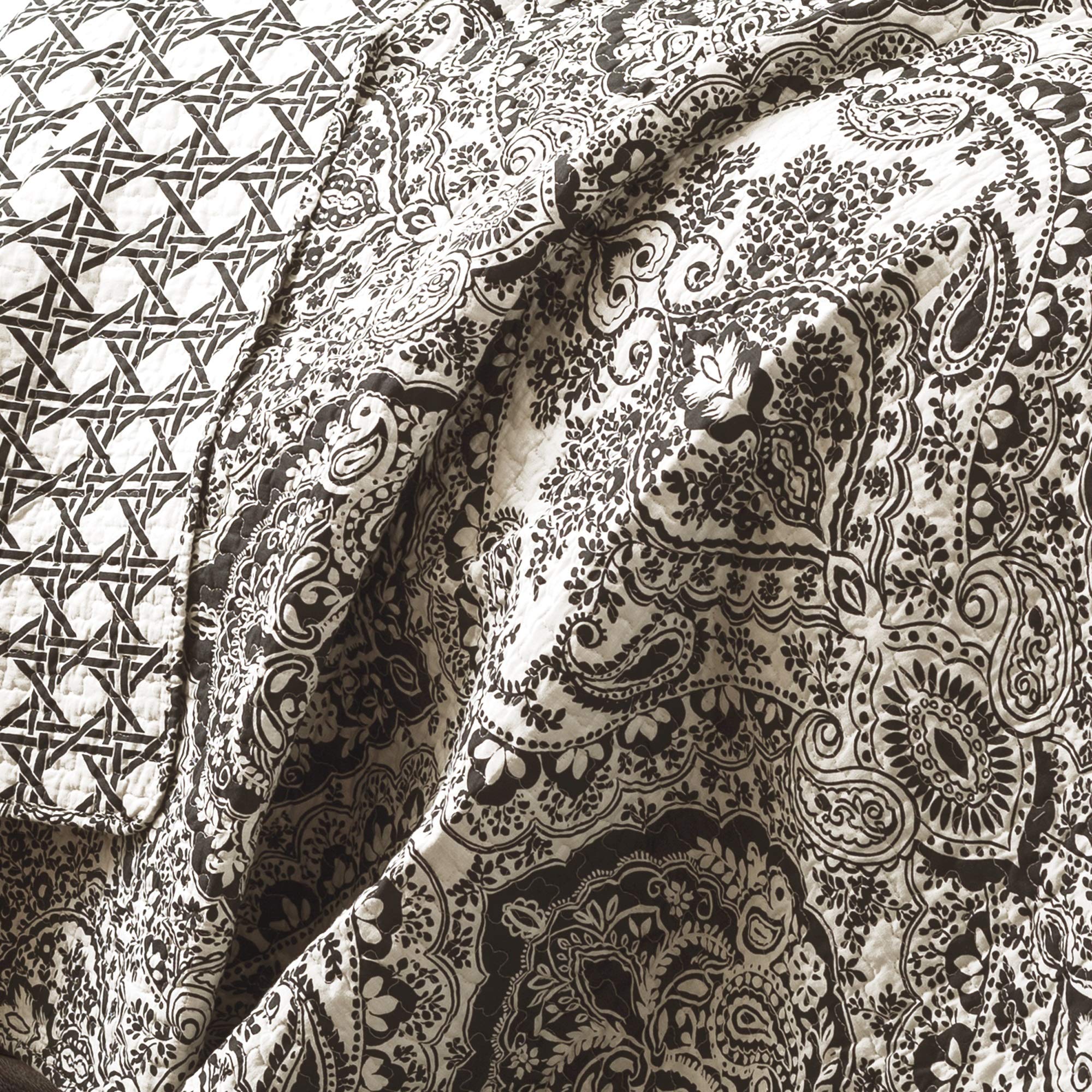 Lush Decor Aubree Quilt Paisley Damask Print Pattern Reversible 3 Piece Lightweight Bedding Blanket Bedspread Set - Full Queen - Black and White