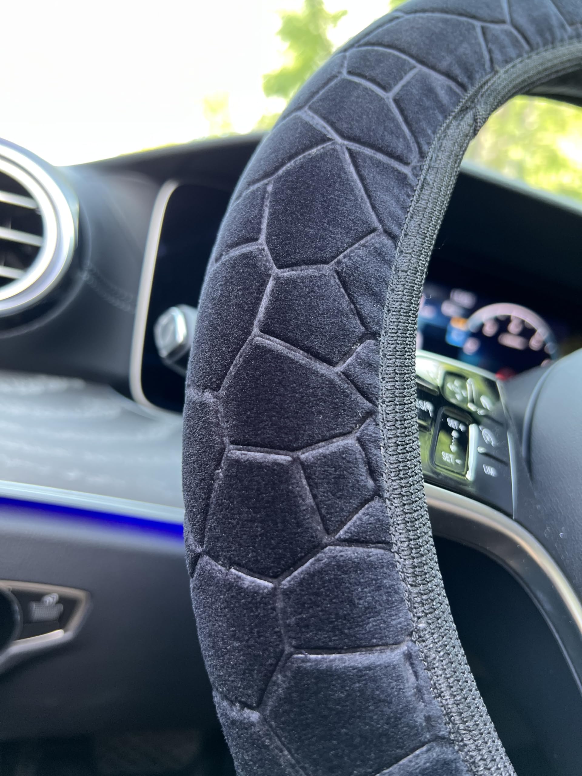 ZATOOTO Black Fuzzy Steering Wheel Cover for Women Men, Soft Comfy Grip Anti-Slip Car Steering Wheel Cover Protector Universal for Cars,Suvs,Trucks,Sedans