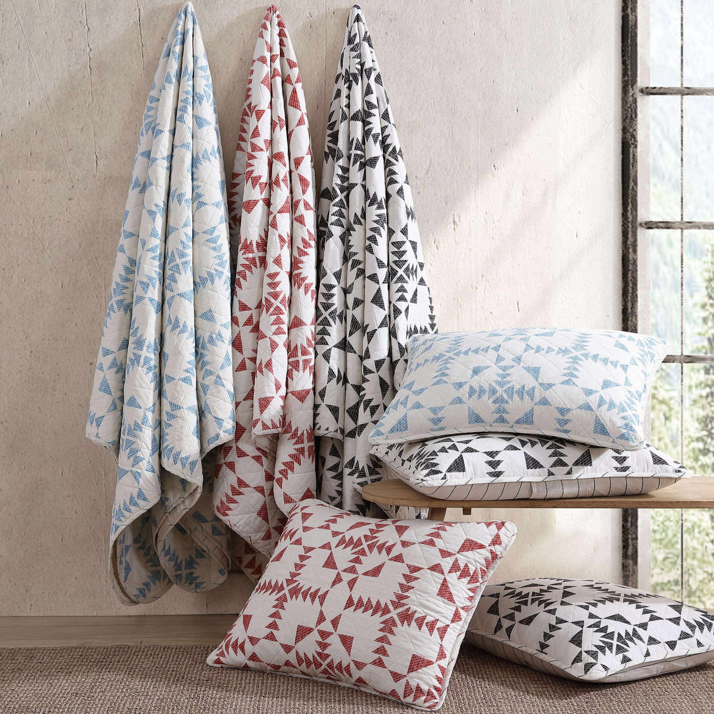 Eddie Bauer - King Quilt Set, Reversible Cotton Bedding with Matching Shams, Lightweight Home Decor for All Seasons (Arrowhead Charcoal, King)