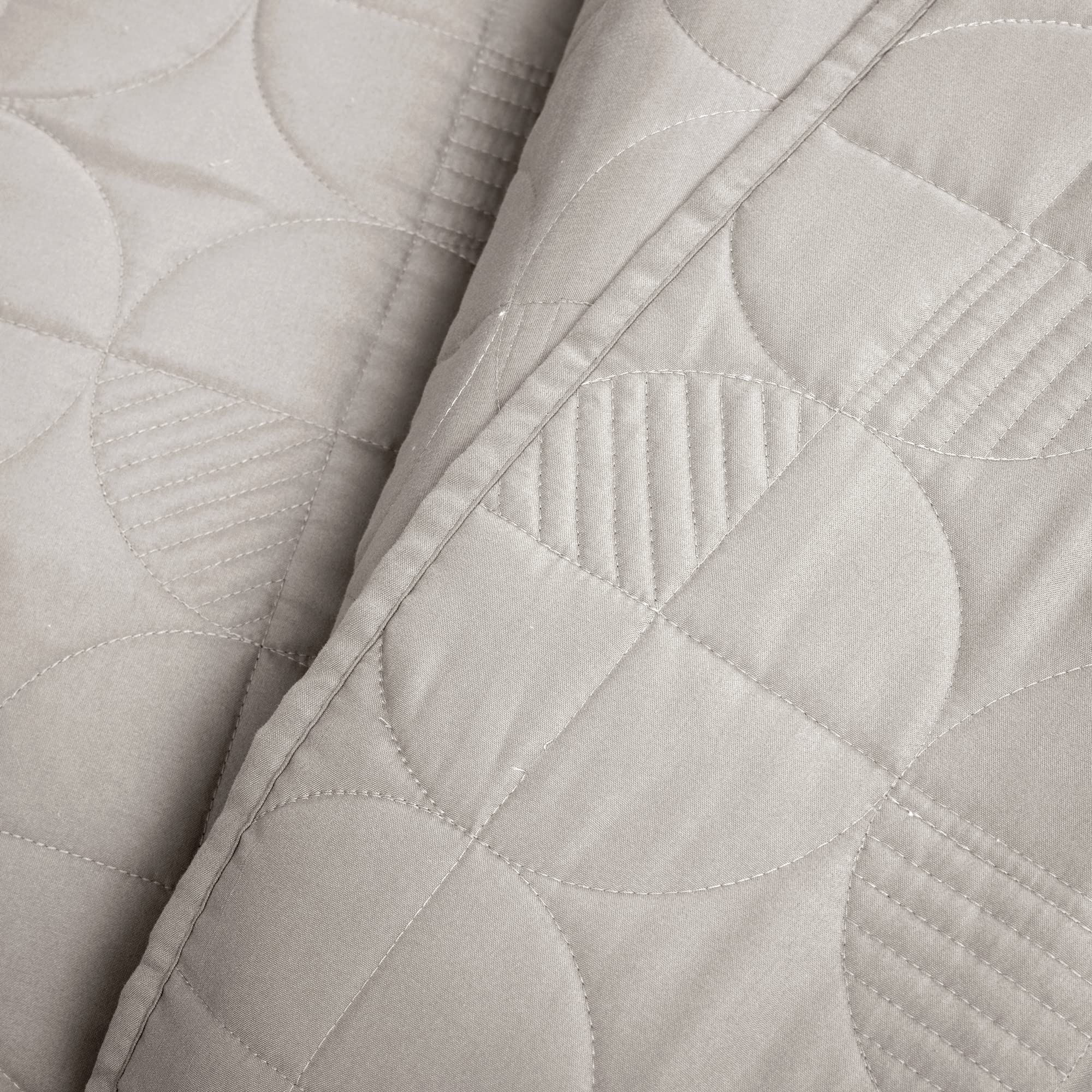 Lush Decor Mid Century Circle Reversible Oversized Cotton 3 Piece Quilt Set, Full/Queen, Gray