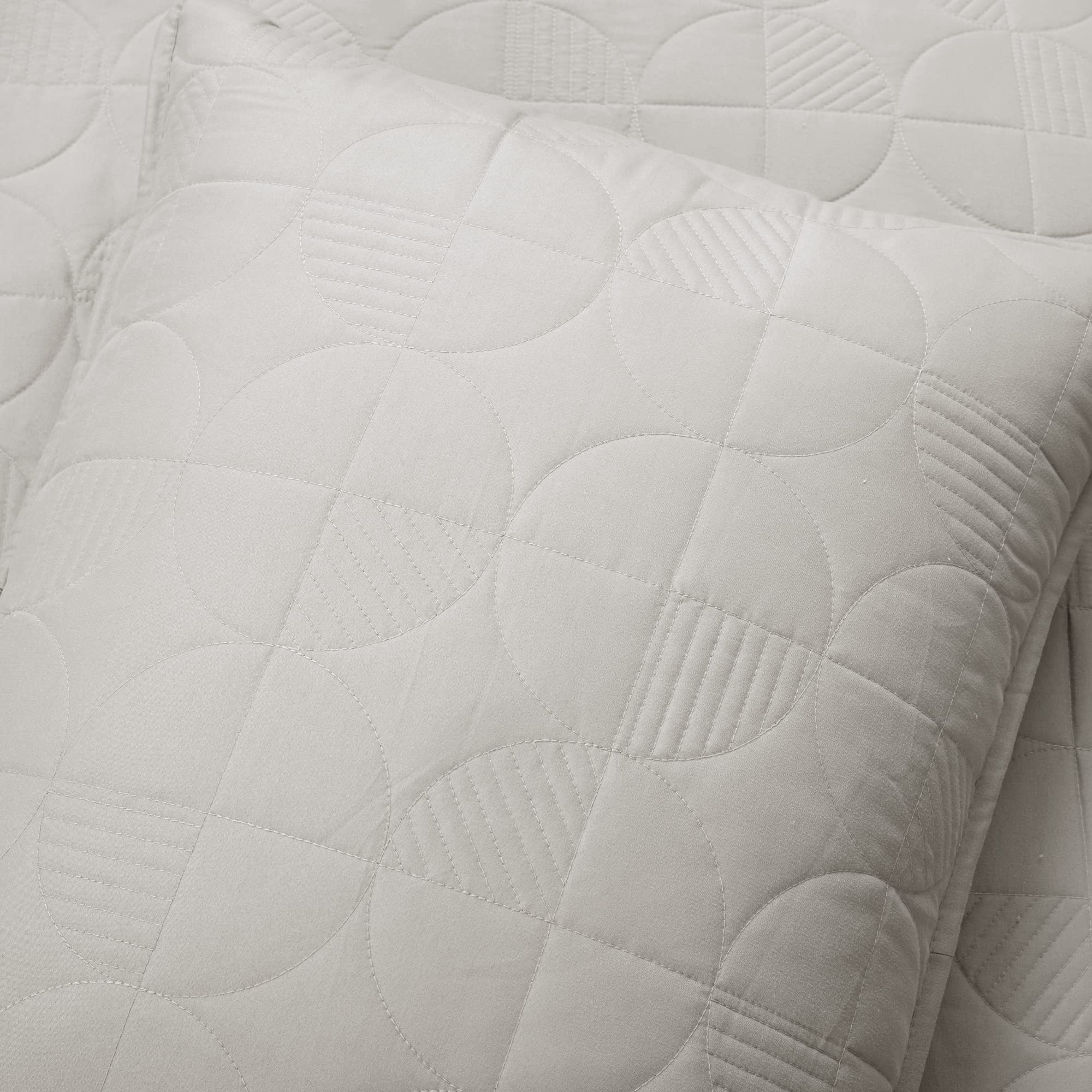 Lush Decor Mid Century Circle Reversible Oversized Cotton 3 Piece Quilt Set, Full/Queen, Gray
