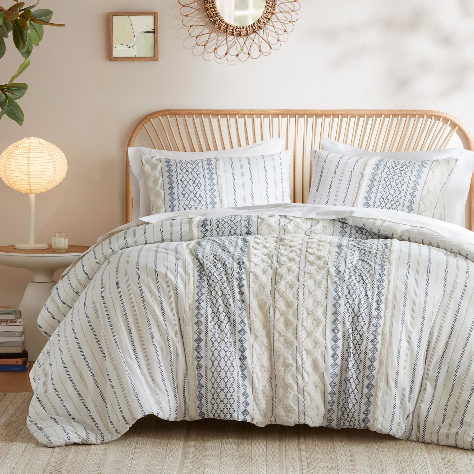 INK+IVY Comforter for Queen Size Bed, Chenille Tufted, Breathable Cotton Comforter Set Queen, All Season Modern Boho Comforter with Farmhouse Bedding Flare, 2 Matching Shams, Queen White/Navy 3 Piece