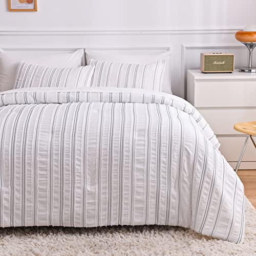 AIKASY Boho Bed in a Bag 7 Pieces Queen Size, Black/White Tufted Comforter Set, Stripe Pattern Design, All Season Cozy Cover with Sheets (Dashed line,90"x90")