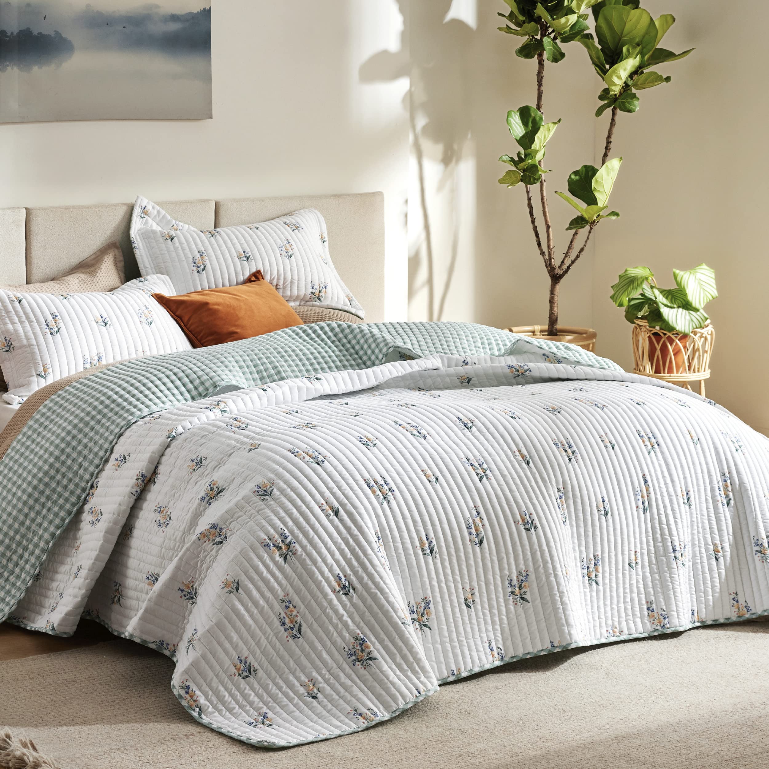 Bedsure Twin Quilt Set Dorm Bedding - Lightweight Floral Quilt Twin Extra Long, Green and White Plaid Botanical Bedspread, Reversible Microfiber Coverlet with 1 Pillow Sham for All Seasons (68"x86")