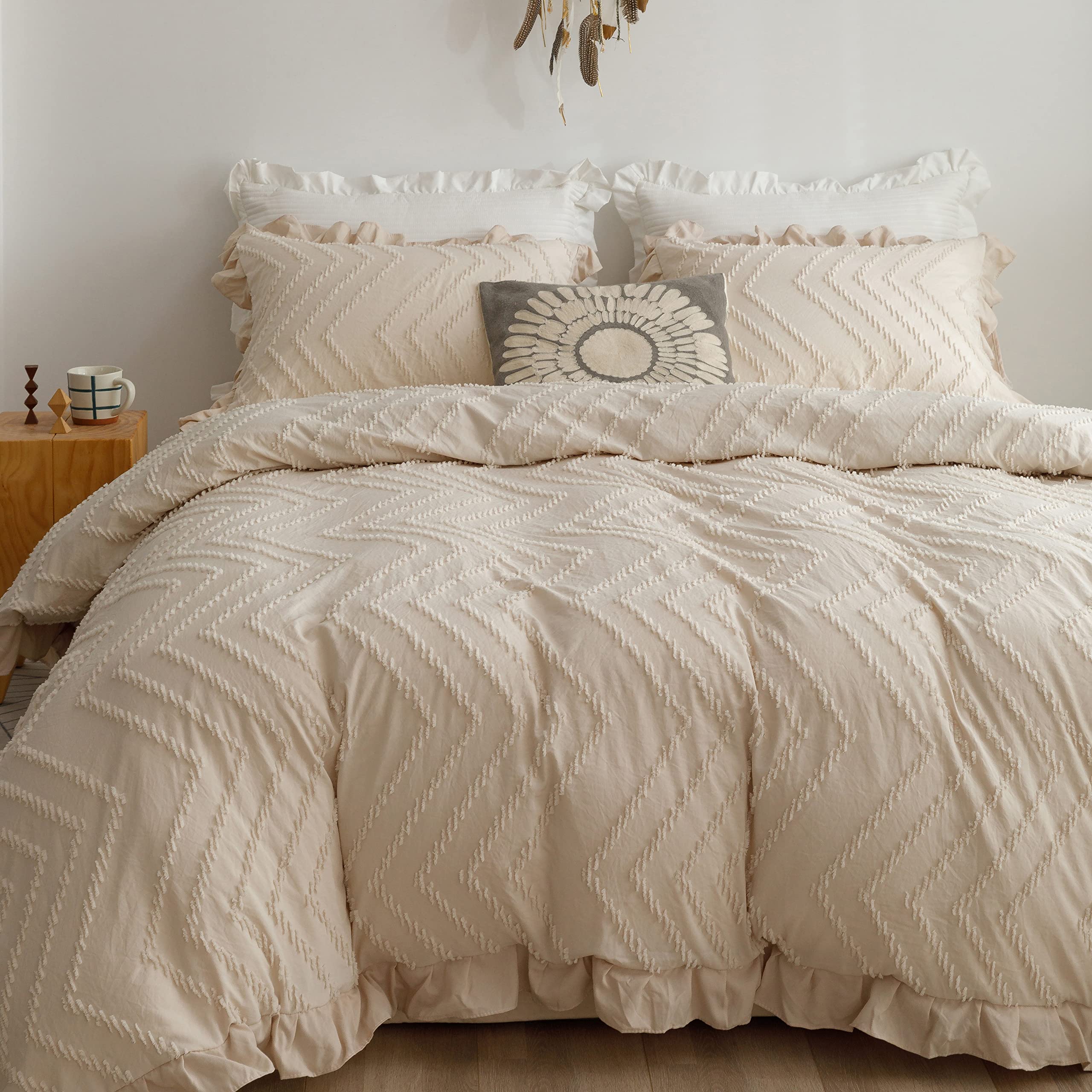 BAHALDEN Boho Duvet Cover Queen Size, Breathable Soft Tufted Duvet Cover Zipper Closure, Ruffle Farmhouse Bedding Embroidery Wavy Stripe, Cream Beige 90x90 inches and 2 Pillowcases