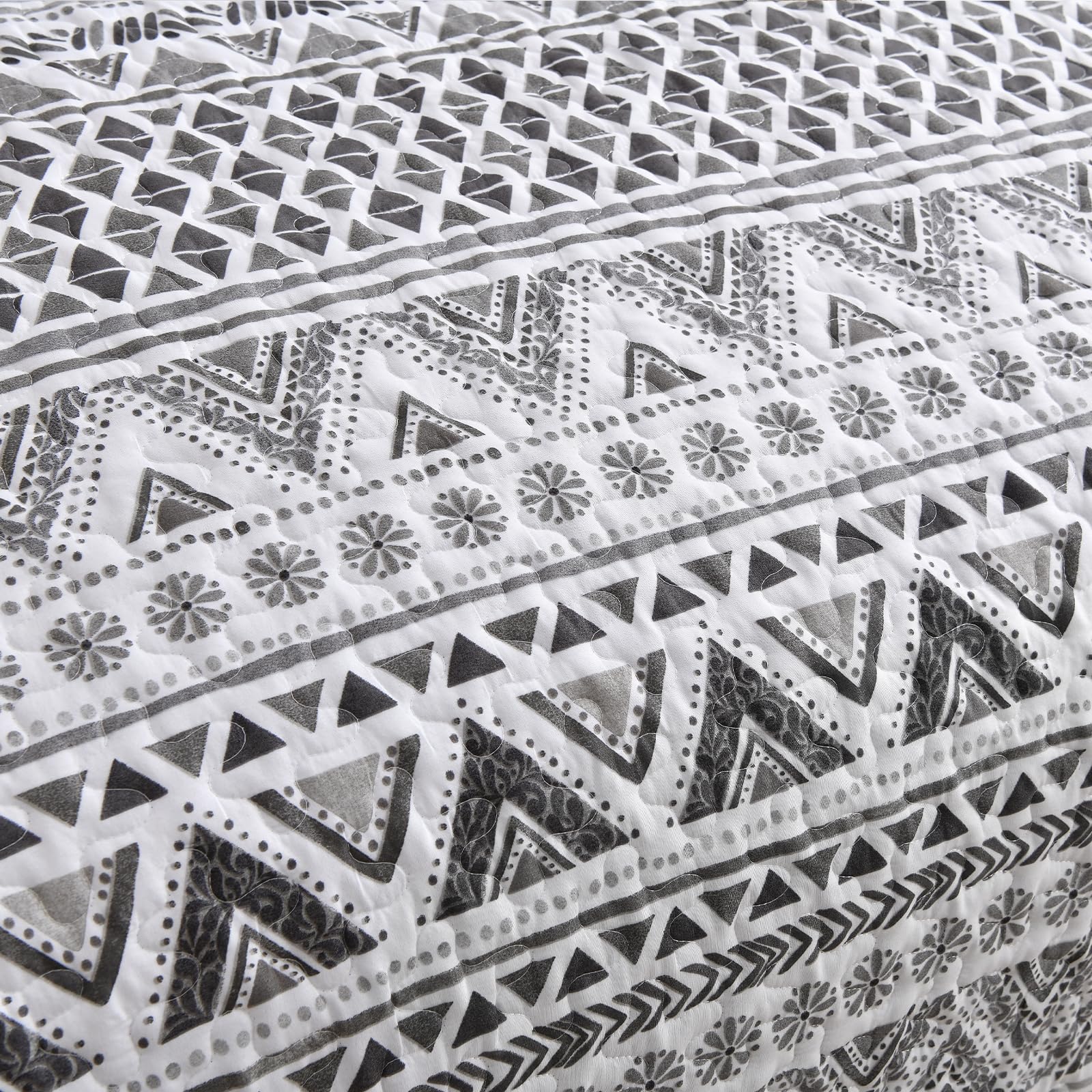 DJY Boho Quilt Set King Size, 3 Pieces Grey White Striped Geometric Bedspread Coverlet Set with 2 Pillowcases Soft Lightweight Microfiber Bohemian Quilt Bedding Set for All Season 103"x90"