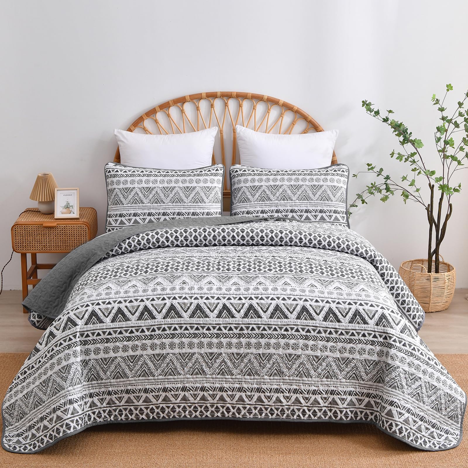 DJY Boho Quilt Set King Size, 3 Pieces Grey White Striped Geometric Bedspread Coverlet Set with 2 Pillowcases Soft Lightweight Microfiber Bohemian Quilt Bedding Set for All Season 103"x90"