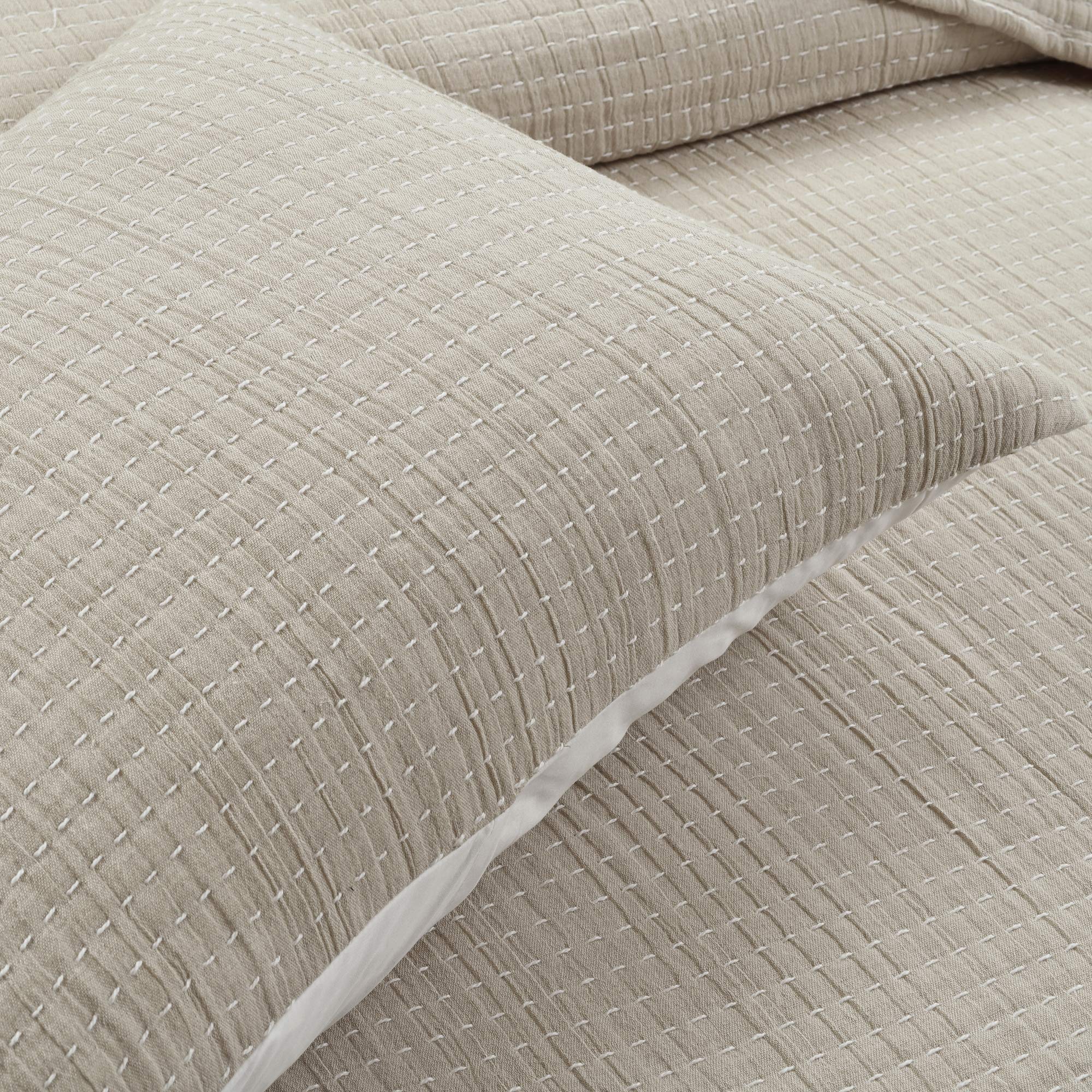 Lush Decor Solid Kantha Pick Stitch Yarn Dyed Cotton Woven 3 Piece Quilt/Coverlet Set, King, Neutral & Off-White