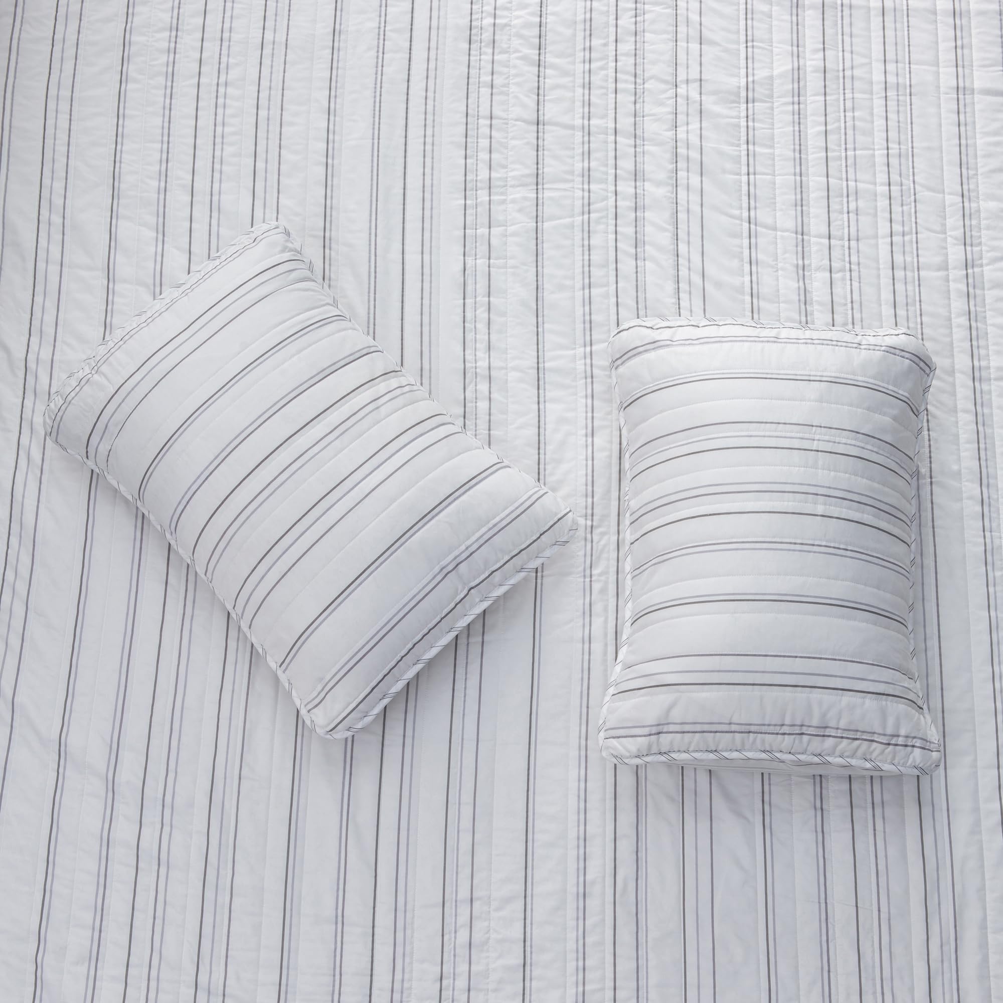 3-Piece Reversible Quilt Set with Shams. All-Season Bedspread with Striped Pattern. Katelyn Collection (Full/Queen, Grey)