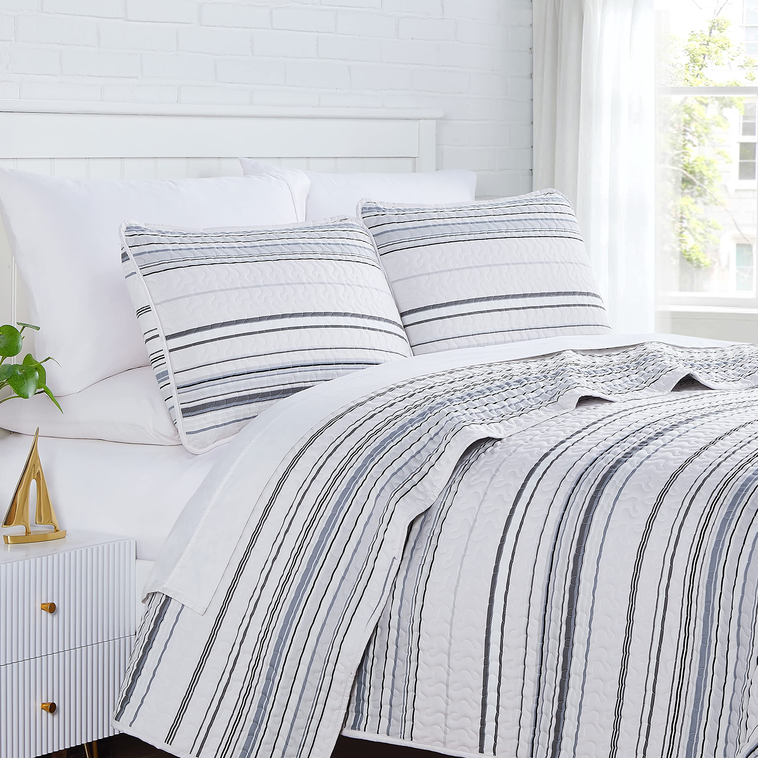 Southshore Fine Living, Inc. Oversized King Quilt Set, Striped Beige Lightweight Bedspread, 3-Piece Coastal Bedding Set, Soft Microfiber Fabric, California King Quilt Sets Oversized, Grey Stripes