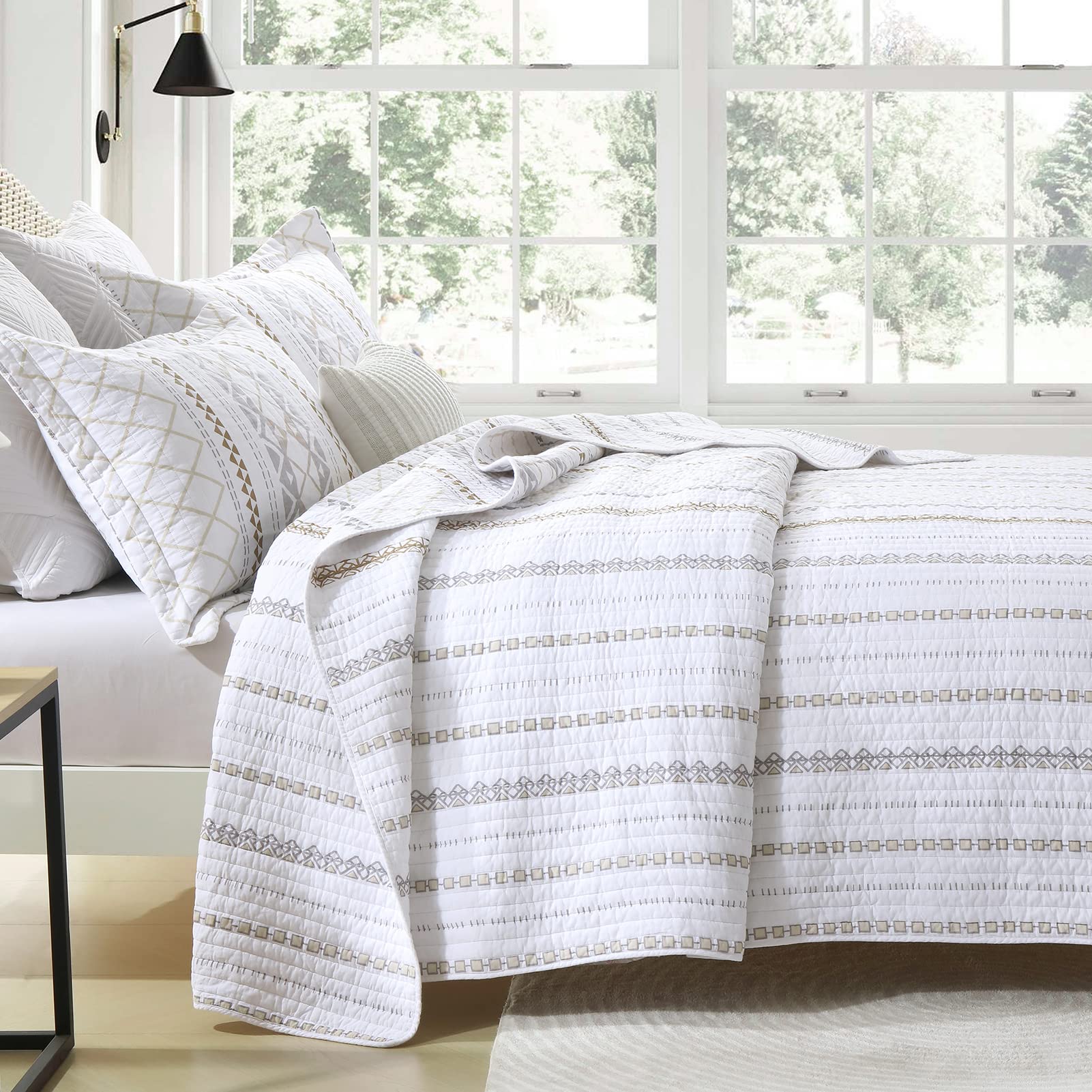 PERHOM 100% Cotton Quilt Queen Size - 3 Pieces Boho Striped Lightweight Soft Breathable Beige Gray White Bedding Set with 2 Shams, Bohemian Pattern Printed Bedspread/Coverlet/Comforter for All Season