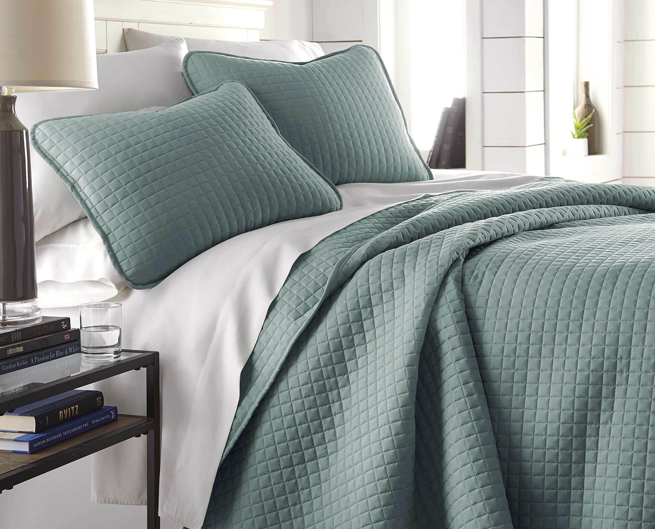 Southshore Fine Living, Inc. Oversized King Quilt Bedding Set, Soft Microfiber, Stain and Pet Hair Resistant Bedding, California/King Size Quilt Coverlet Bedspread Set with 2 Shams, Steel Blue