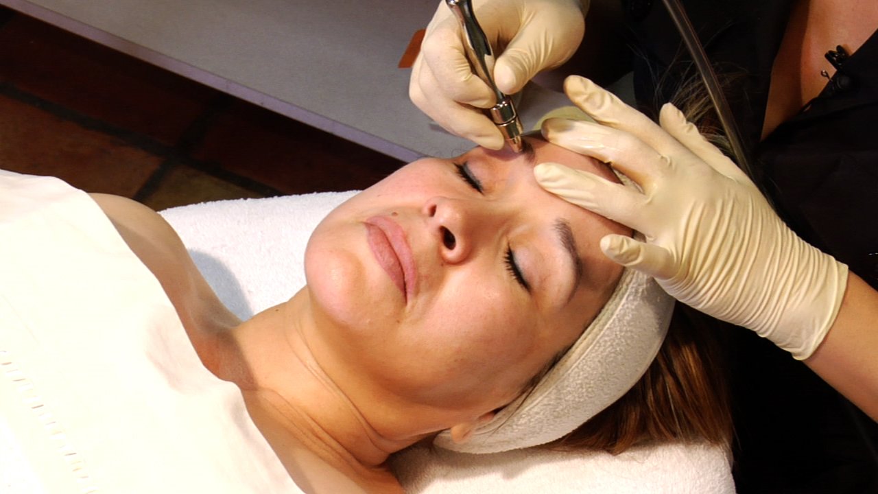 Anti-Aging Treatments for Combination Skin - Skincare Techniques for Dry & Oily Skin - Learn Acne Extractions, Chemical Peels, Microdermabrasion - Esthetician Continuing Education Video Training - DVD