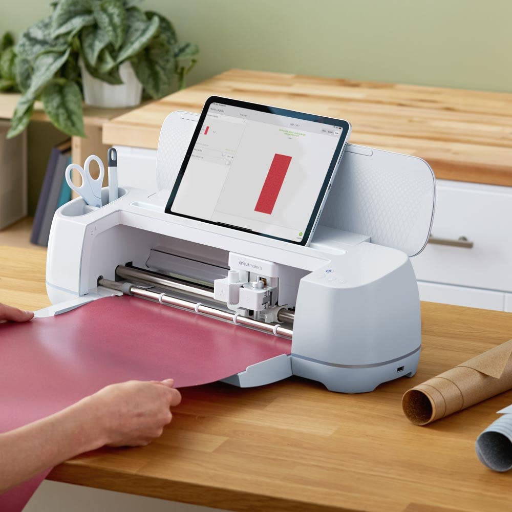 Cricut Smart Glitter Iron On (13 in x 3 ft), Iron On Vinyl Roll for DIY Projects, Matless Cutting, All Surface Applicable, Washable HTV for Stickers & Home Decor, Cricut Maker 3 & Explore 3, Gold