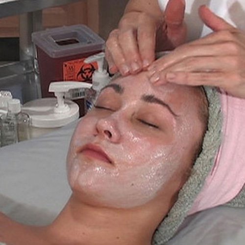European Facials Volume 2 Facial DVD - Great Video for Medical & Master Estheticians. Learn About Facial Treatments, Skin Care Products, Face Massage Techniques, Essential Oils, Extractions, Ampoules, Exfoliation & more... with Rita Page. (1.5 Hours)
