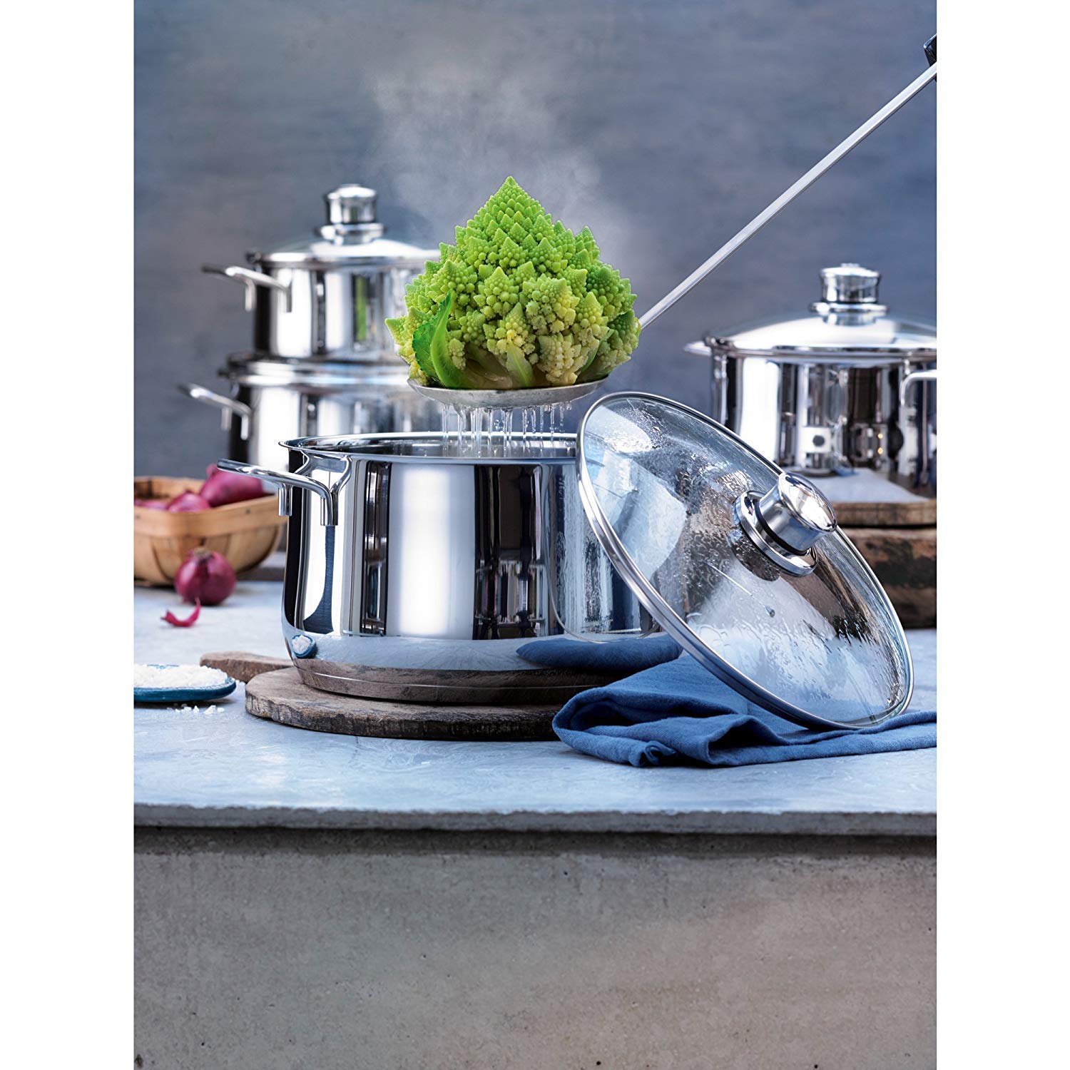 WMF Cookware Ø 20 cm Approx. 3,7L Diadem Plus Pouring Rim Glass Lid Cromargan® Stainless Steel Brushed Suitable for All Stove Tops Including Induction Dishwasher-Safe
