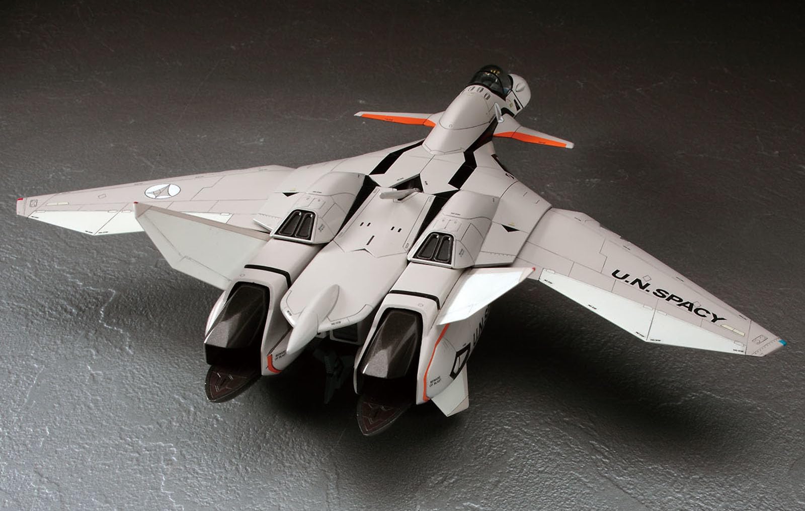 VF-11B Thunderbolt (1/72 scale Plastic model) Hasegawa Macross PLUS [JAPAN]