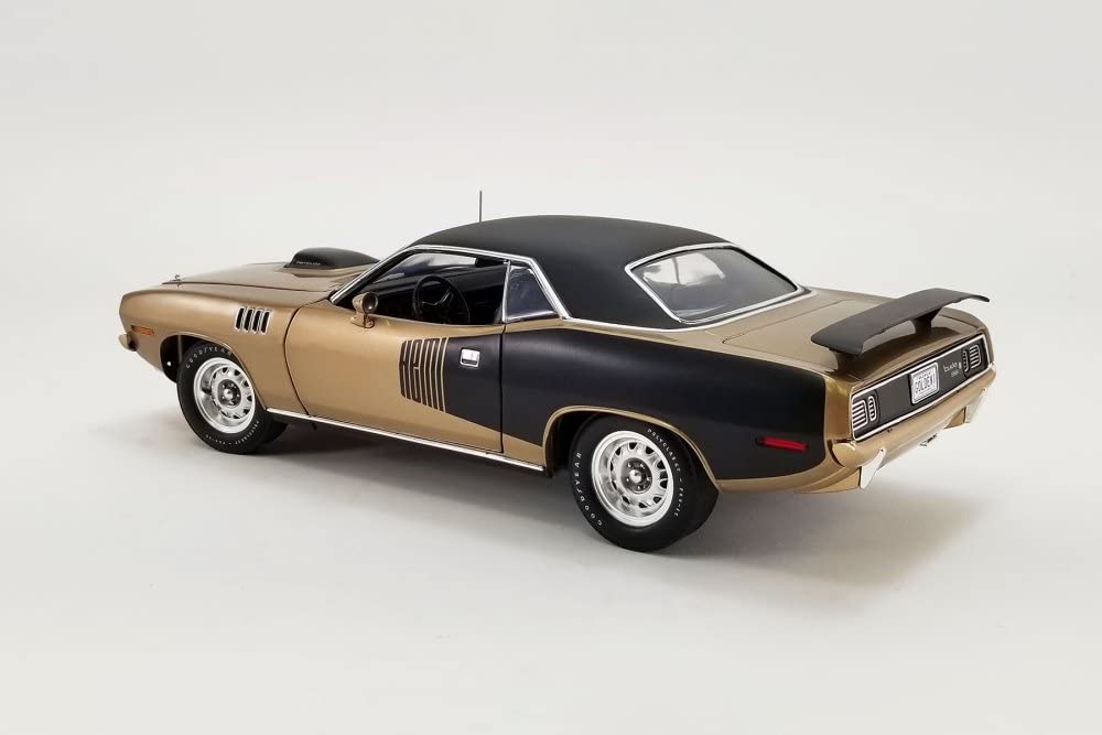 ModelToyCars 1971 Plymouth Hemi Barracuda w/Vinyl Top, Gold Leaf - Acme A1806126VT - 1/18 Scale Diecast Car
